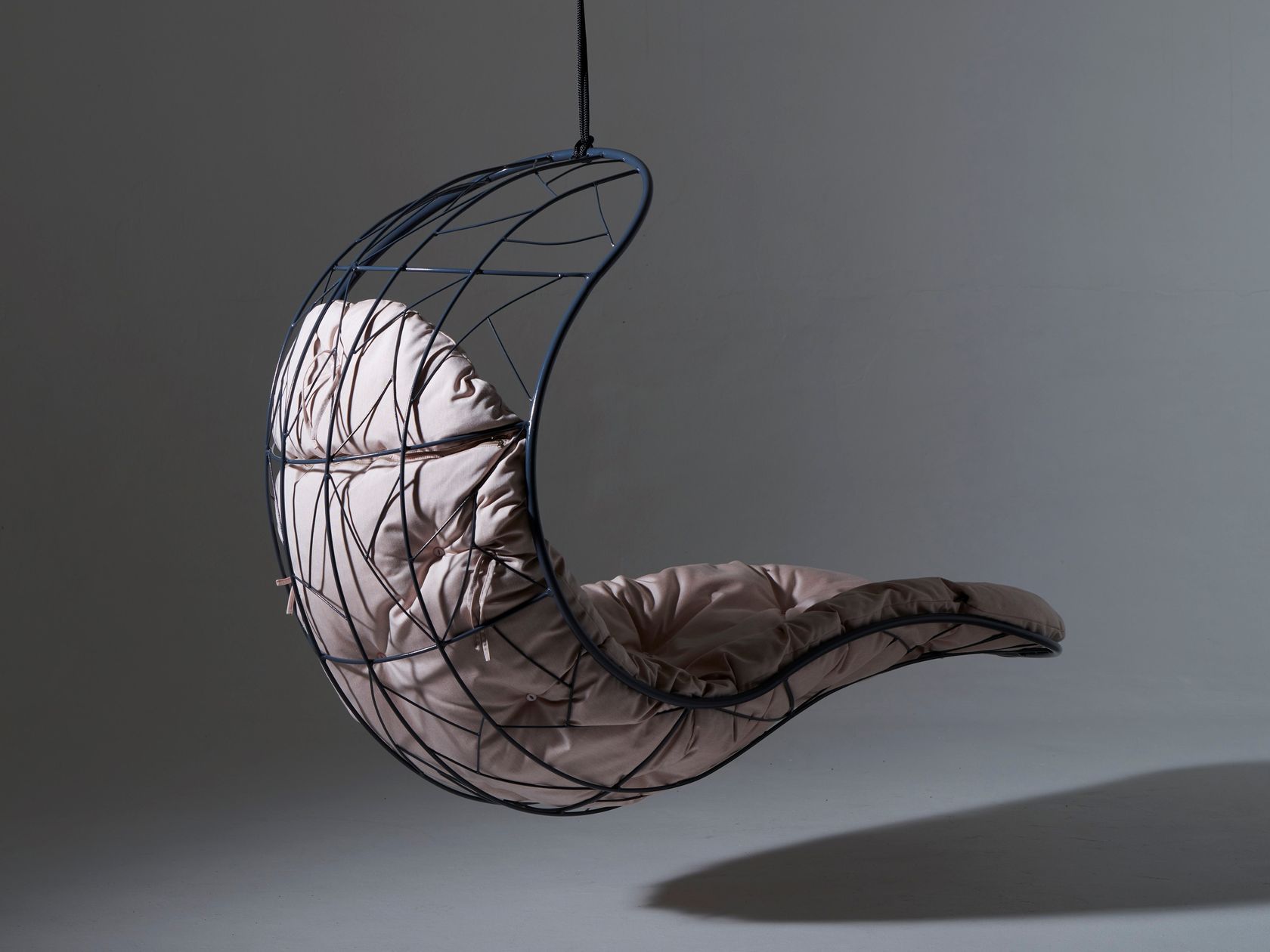 RECLINER Hanging chair swing seat By Studio Stirling | design Joanina ...