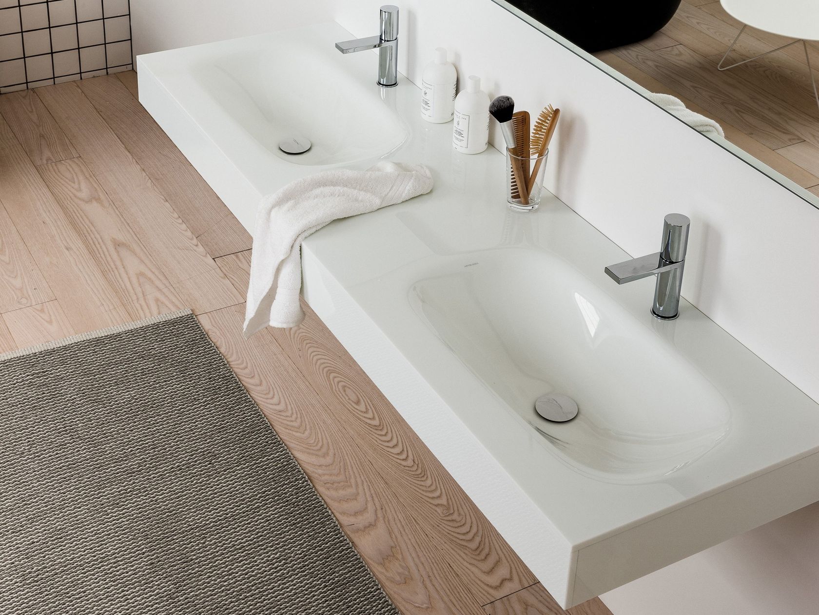 REGOLO | Double washbasin countertop Double opalite washbasin ...