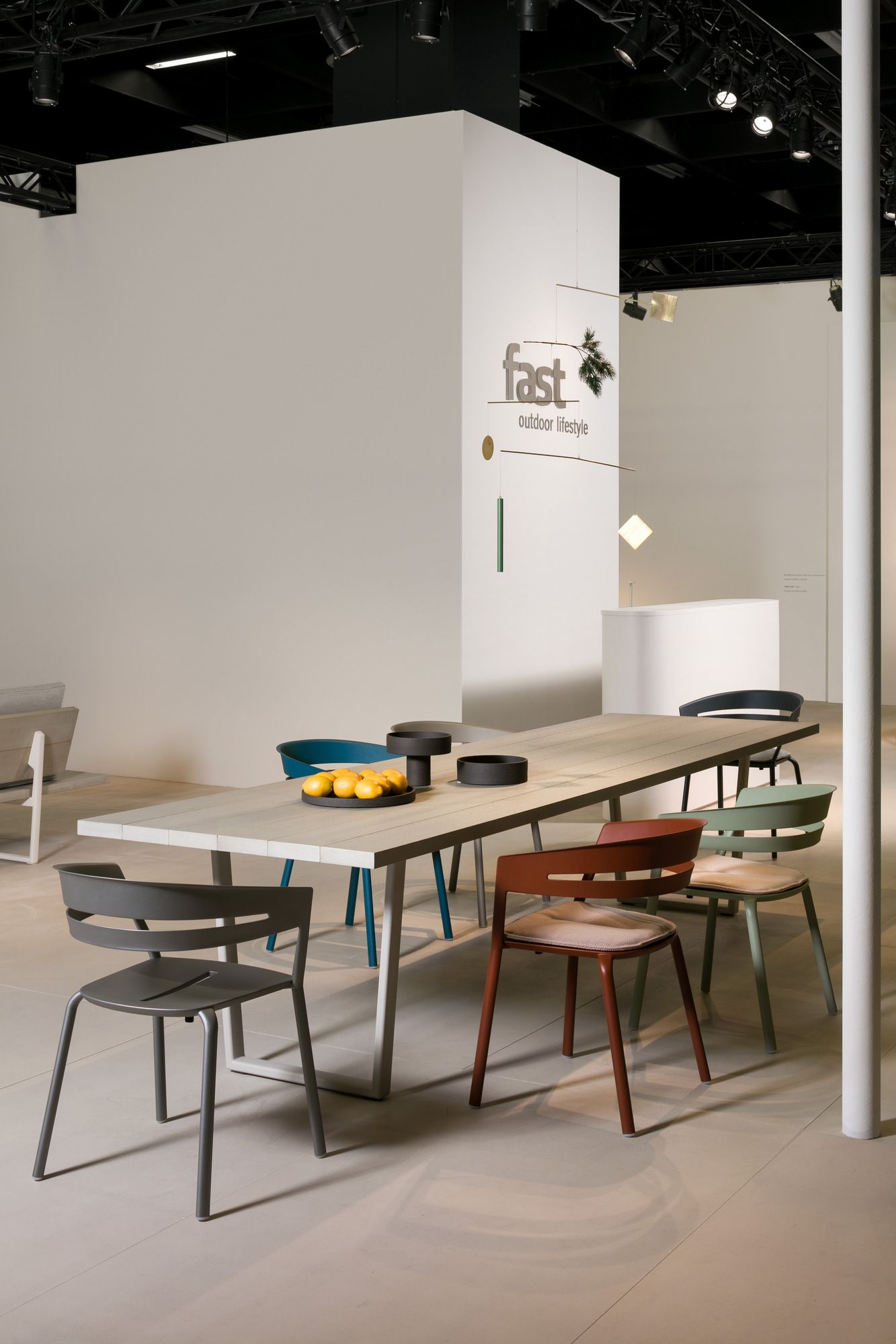 RIA Stackable aluminium garden chair with armrests By FAST | design ...