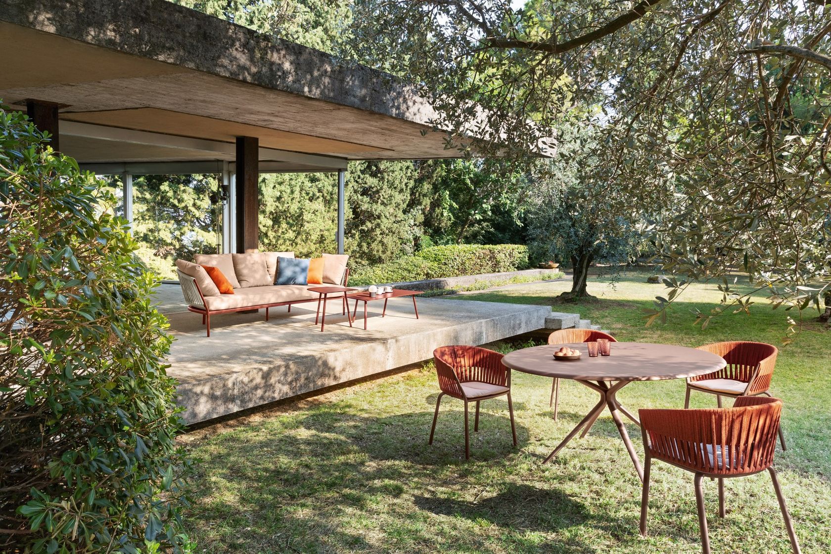 RIA 3 seater garden sofa in aluminum and fabric By FAST | design ...