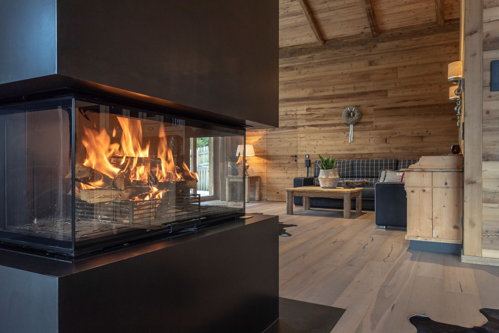 RIII Holz- Kamin aus Stahl mit 3 Sichtseiten By RUEGG