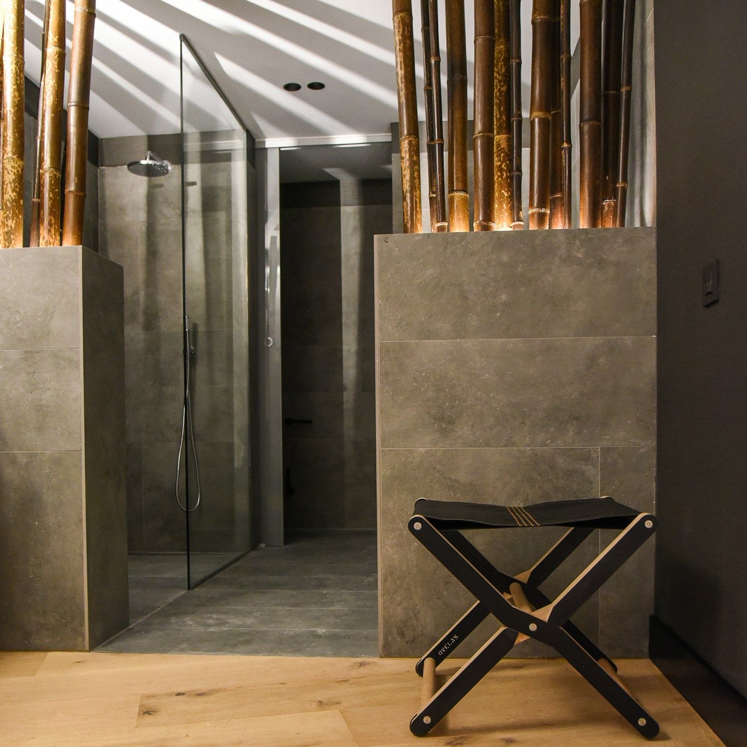 RIS | Stool By DVELAS design Enrique Kahle