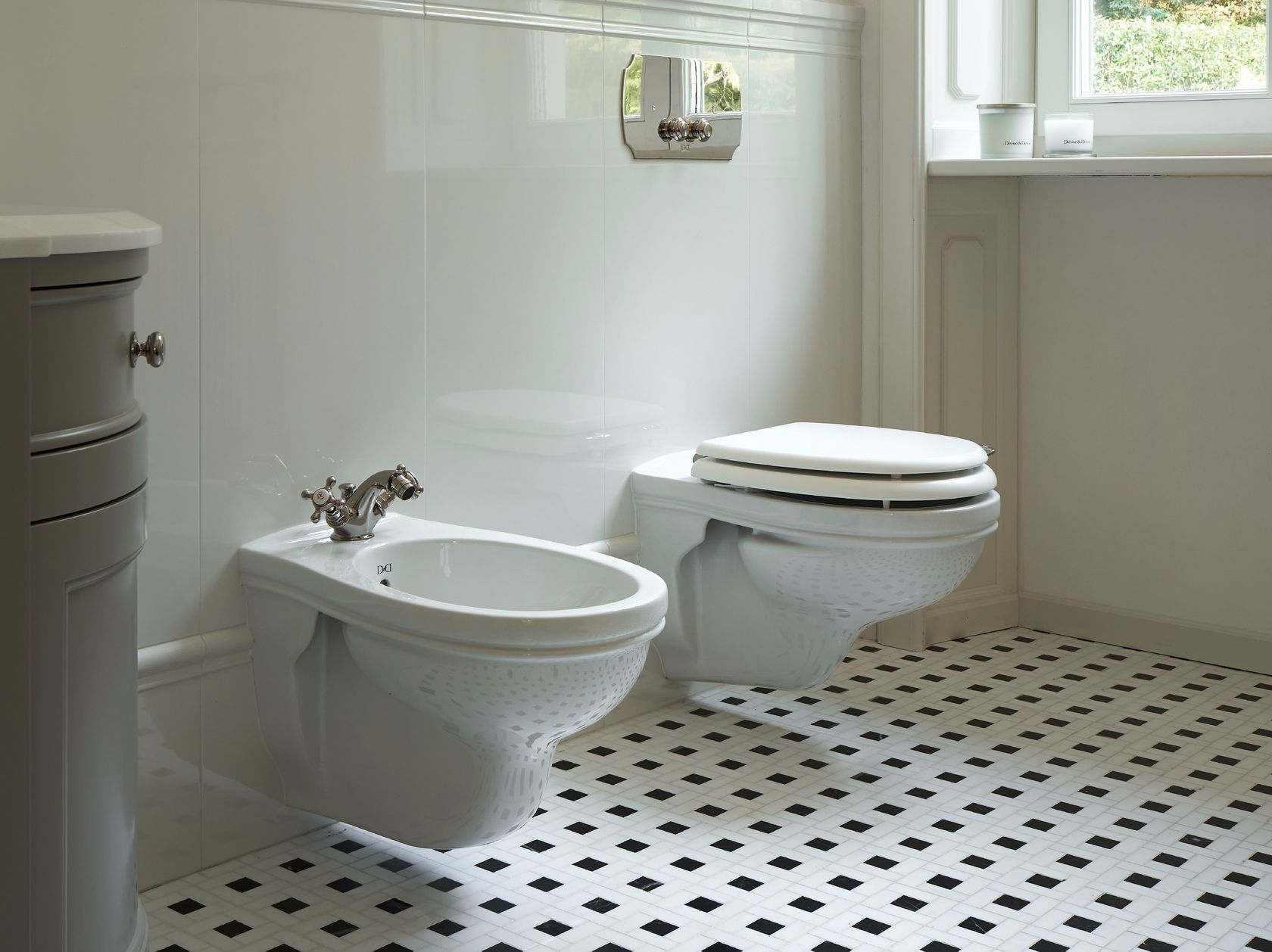 ROSE Wall-hung ceramic toilet By Devon&Devon