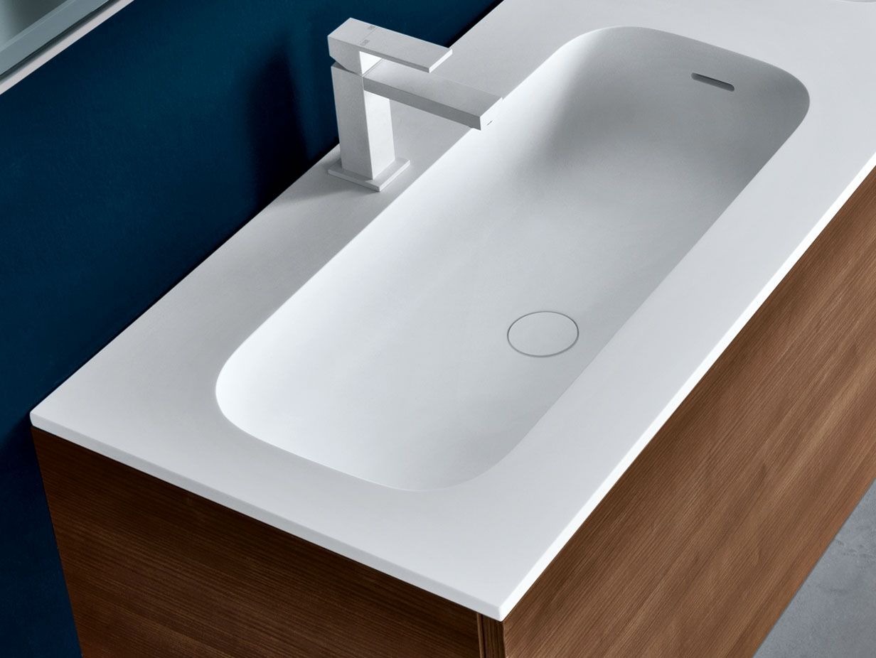 ROUND Cristalplant® washbasin with integrated countertop By FALPER