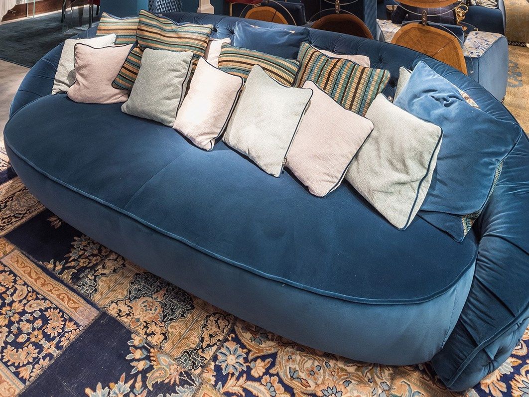 ROUND Tufted sofa By VGnewtrend