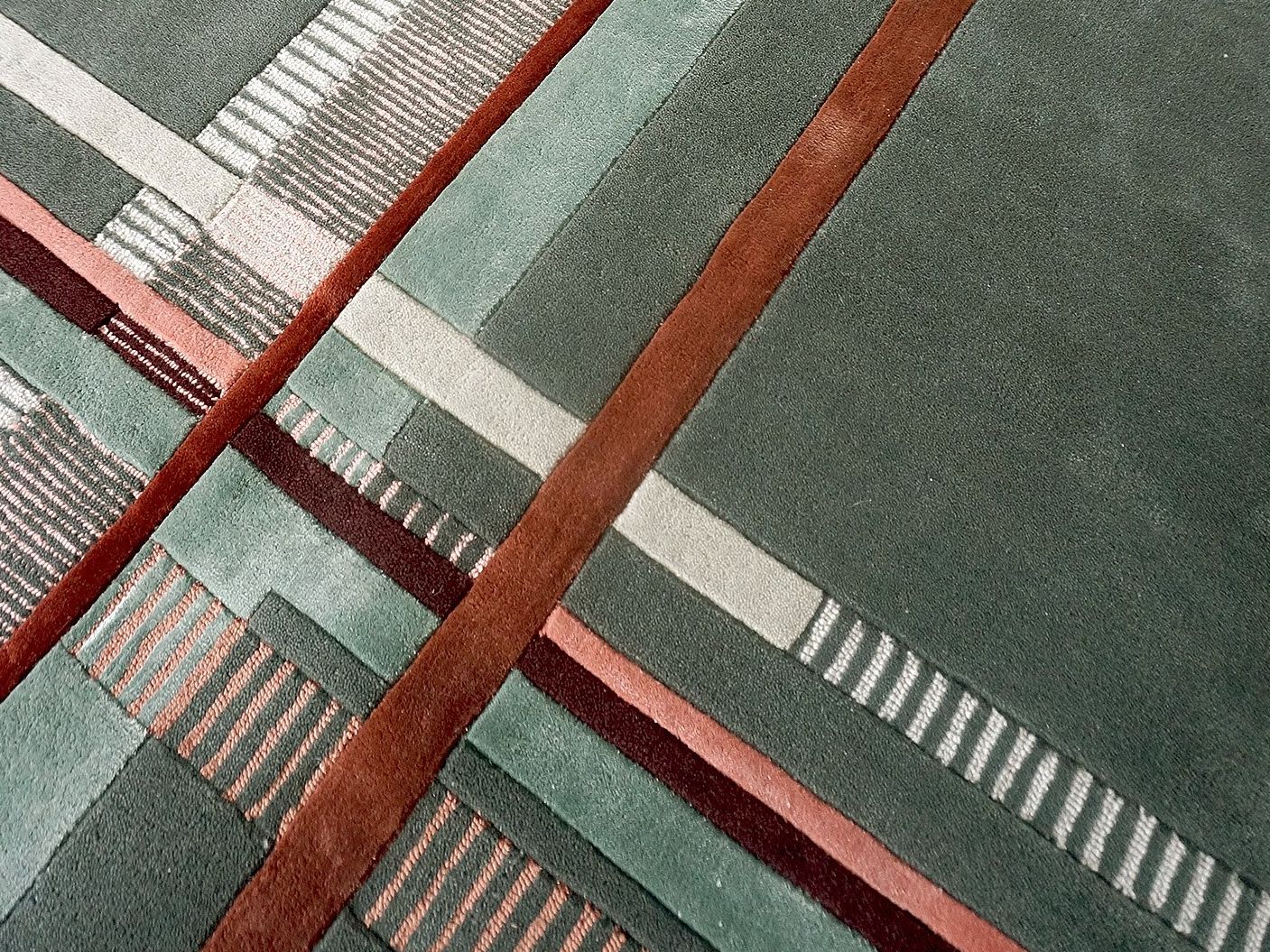 RUTER ARMY GREEN 地毯 By Volver 设计师Ksenia Stanishevski, Renate Alexandersen