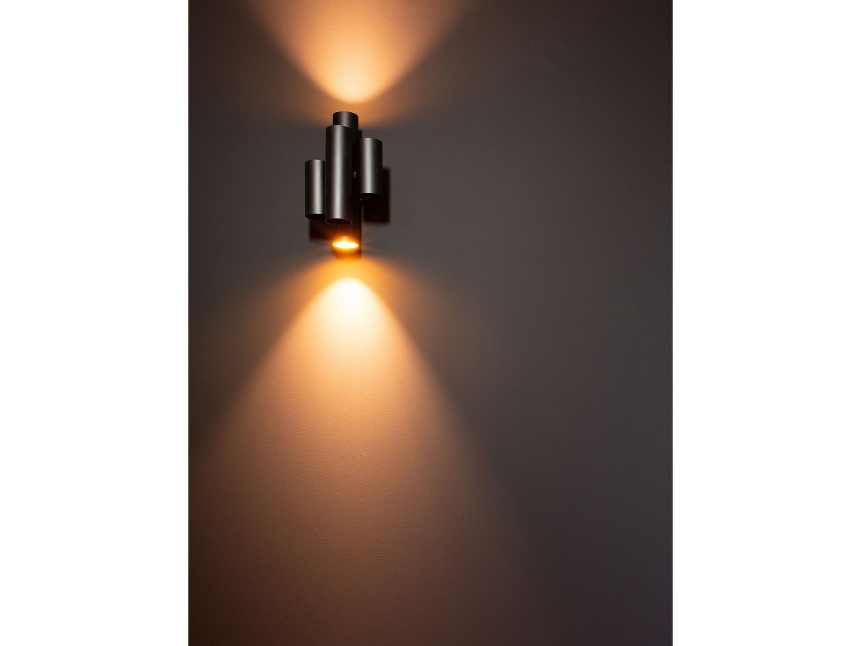 TUBOLAR Wall lamp By Renzo Serafini