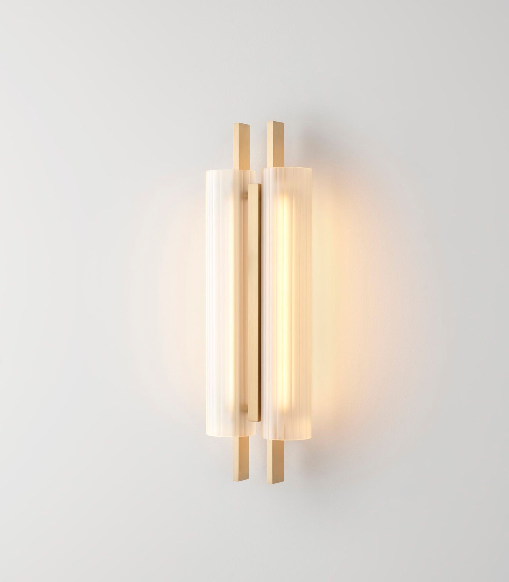 VOLANT Wall lamp By Ross Gardam