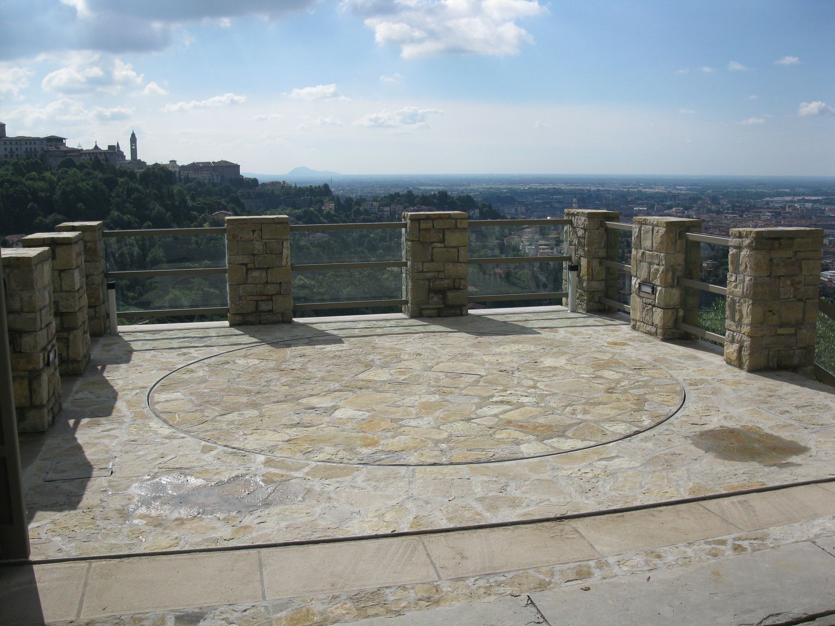 Rotating, moving platform for car Rotating platform By GREEN PARK