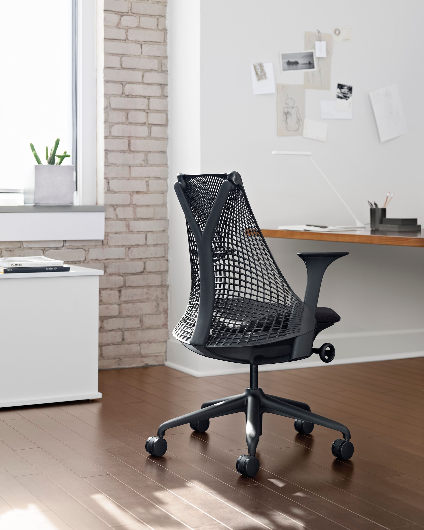 SAYL Swivel office chair with armrests with 5-Spoke base By Herman ...