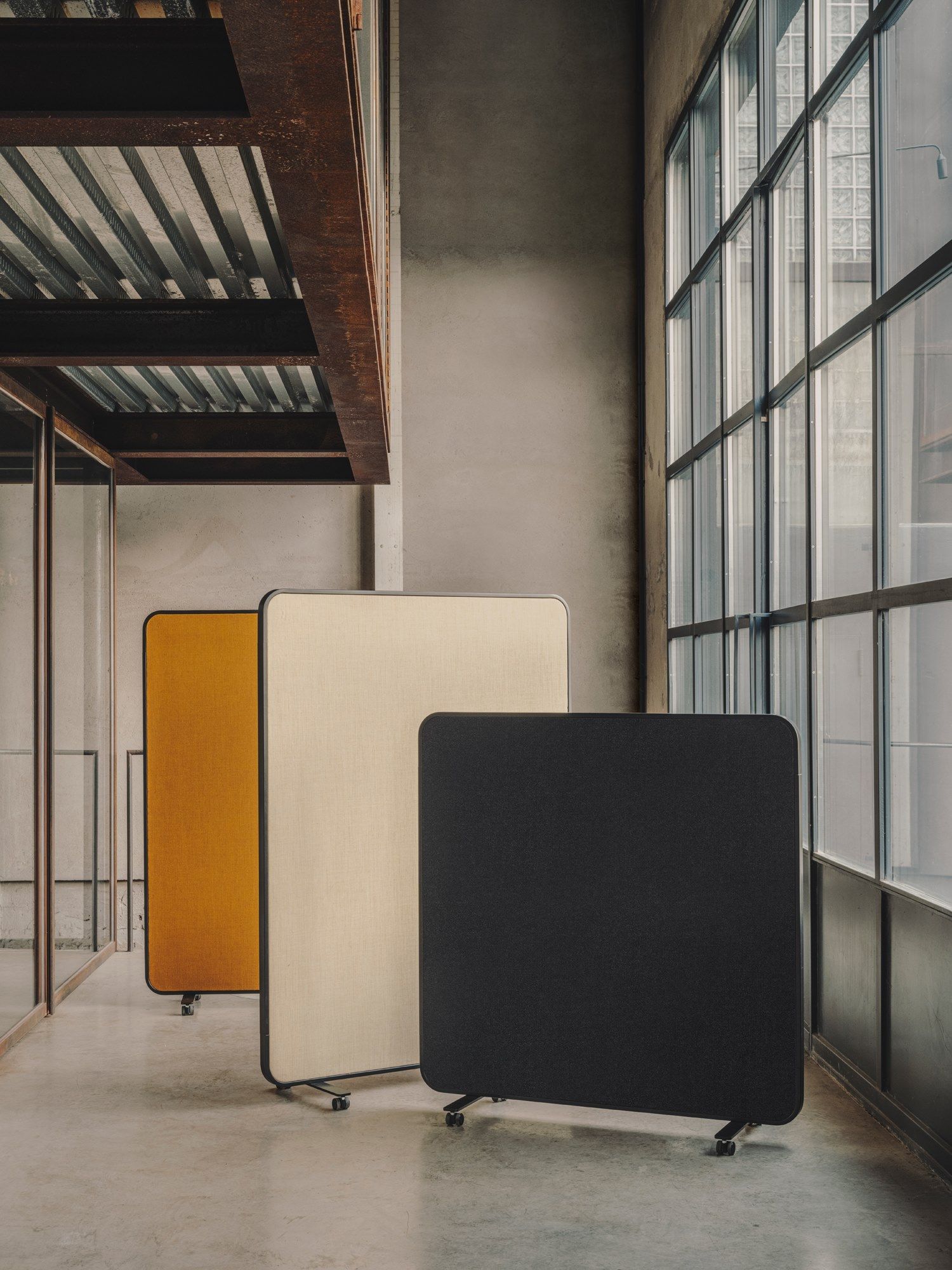 SCREEN Freestanding office screen By Lapalma | design Francesco Rota