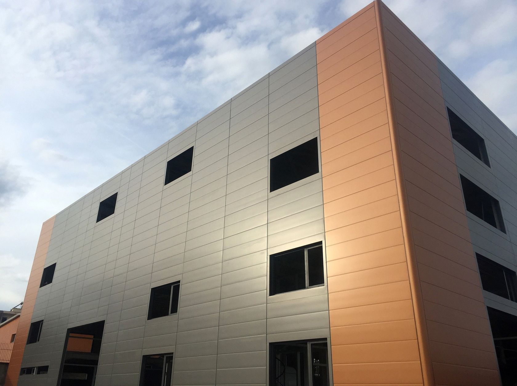 Painel metálico isotérmico para fachada SERBOND® By ELCOM SYSTEM