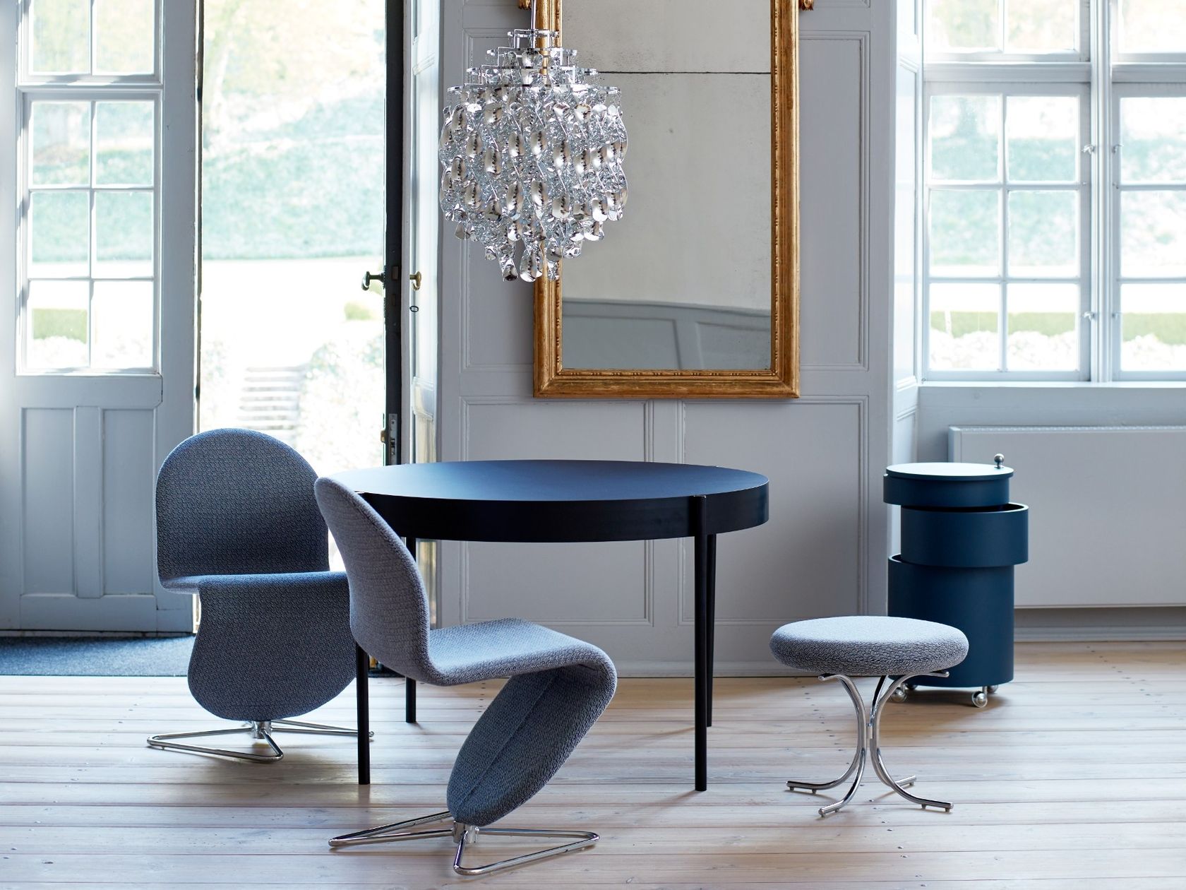 SERIES 430 | Dining table By Verpan