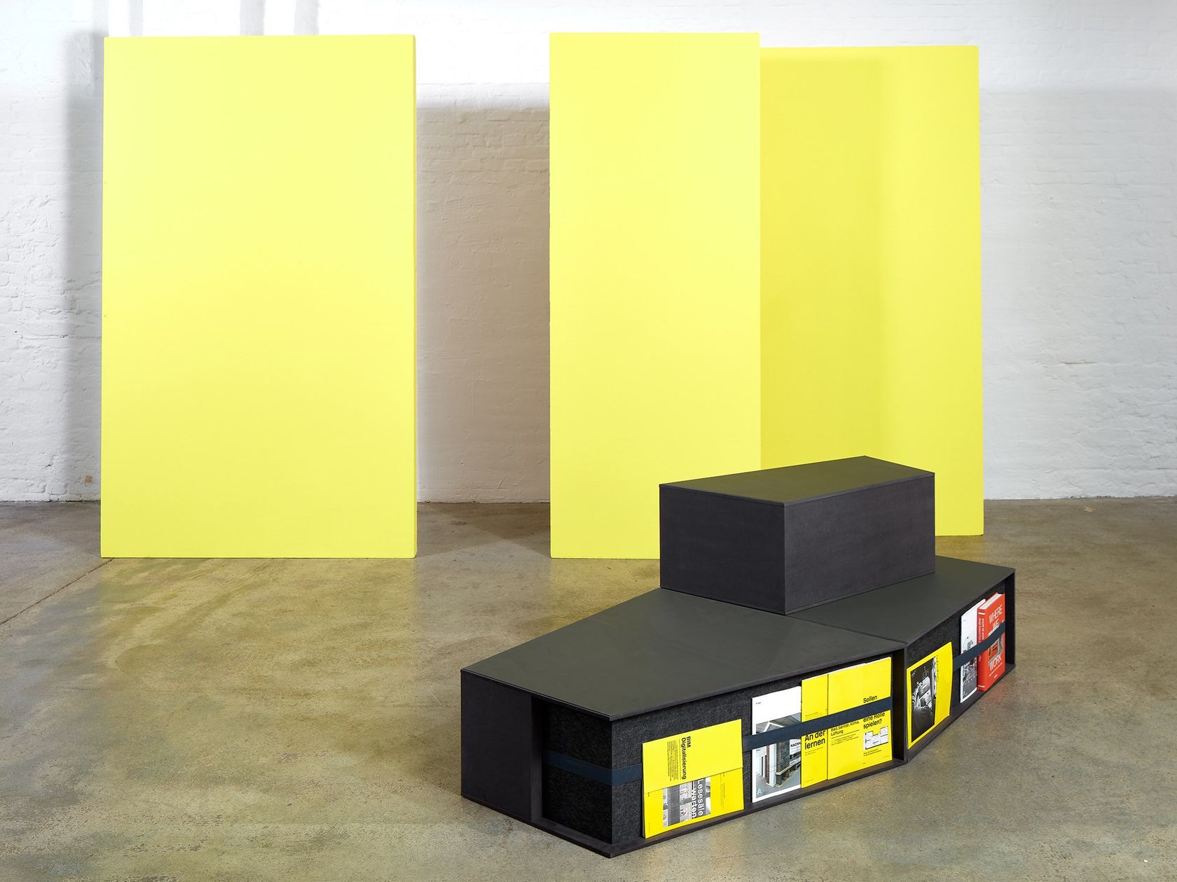 STEPUP Modular podium By werner works | design Kinzo