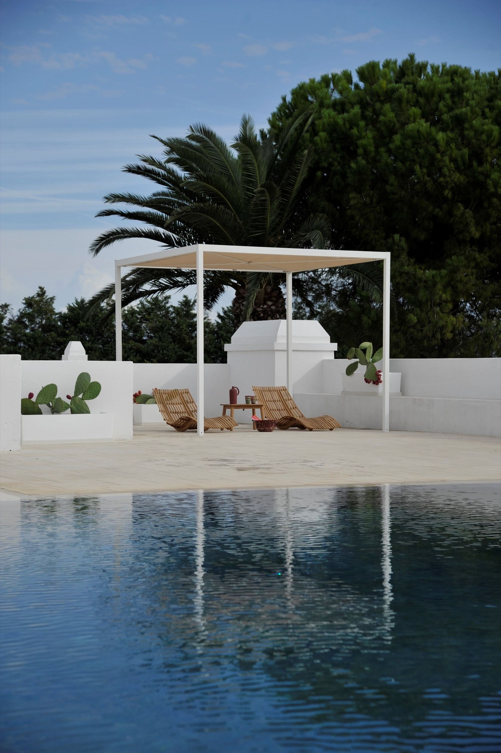 SHIBUYA Freestanding aluminium pergola By Unopiù | design Ferruccio Laviani