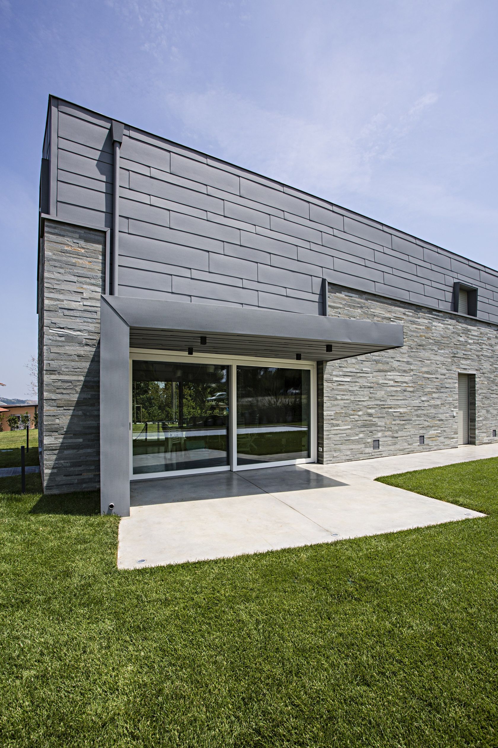 Doga di rivestimento in alluminio Sistemi per facciate By PREFA ITALIA