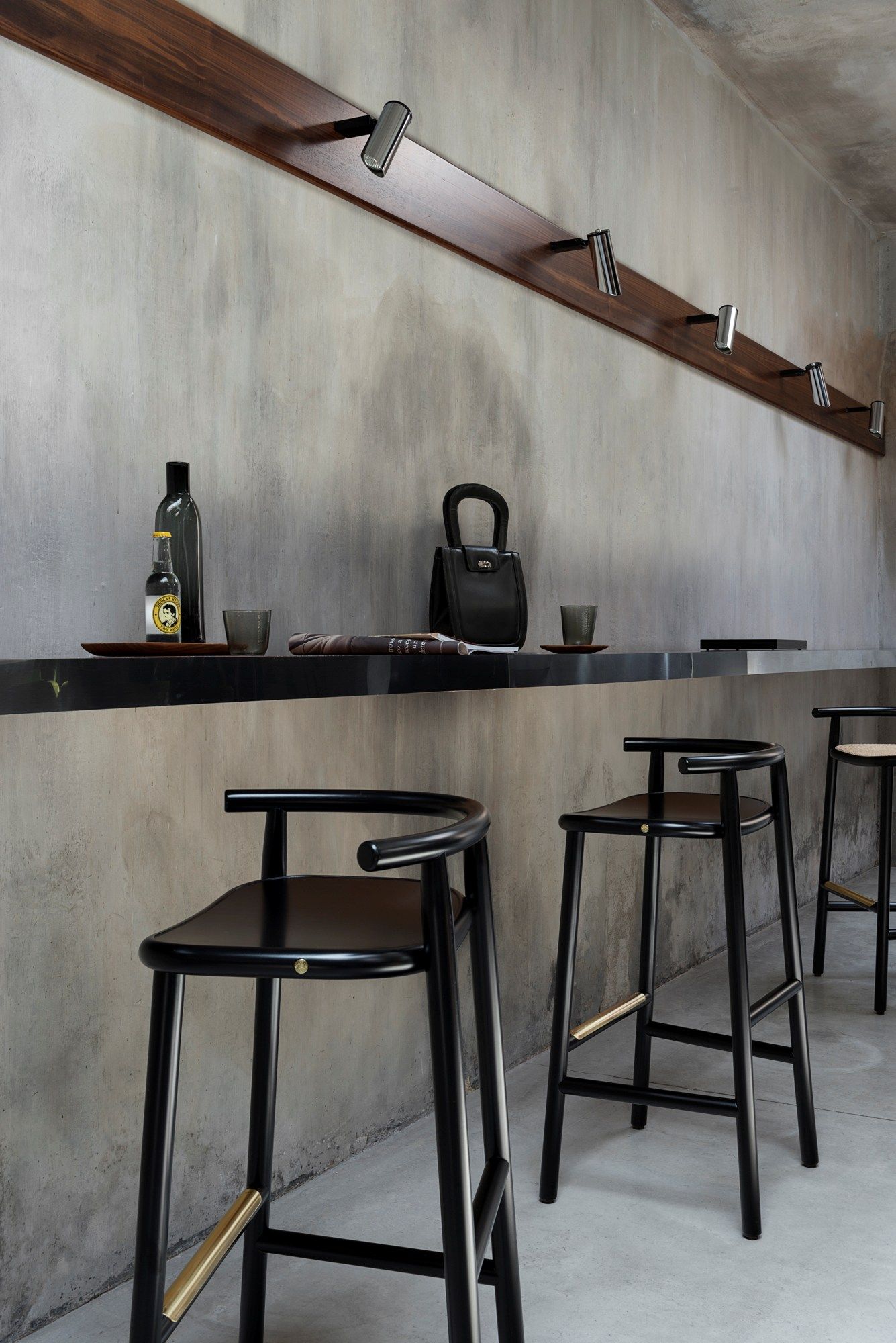 SINGLE CURVE BARSTOOL Stool By Wiener GTV Design | design Nendo