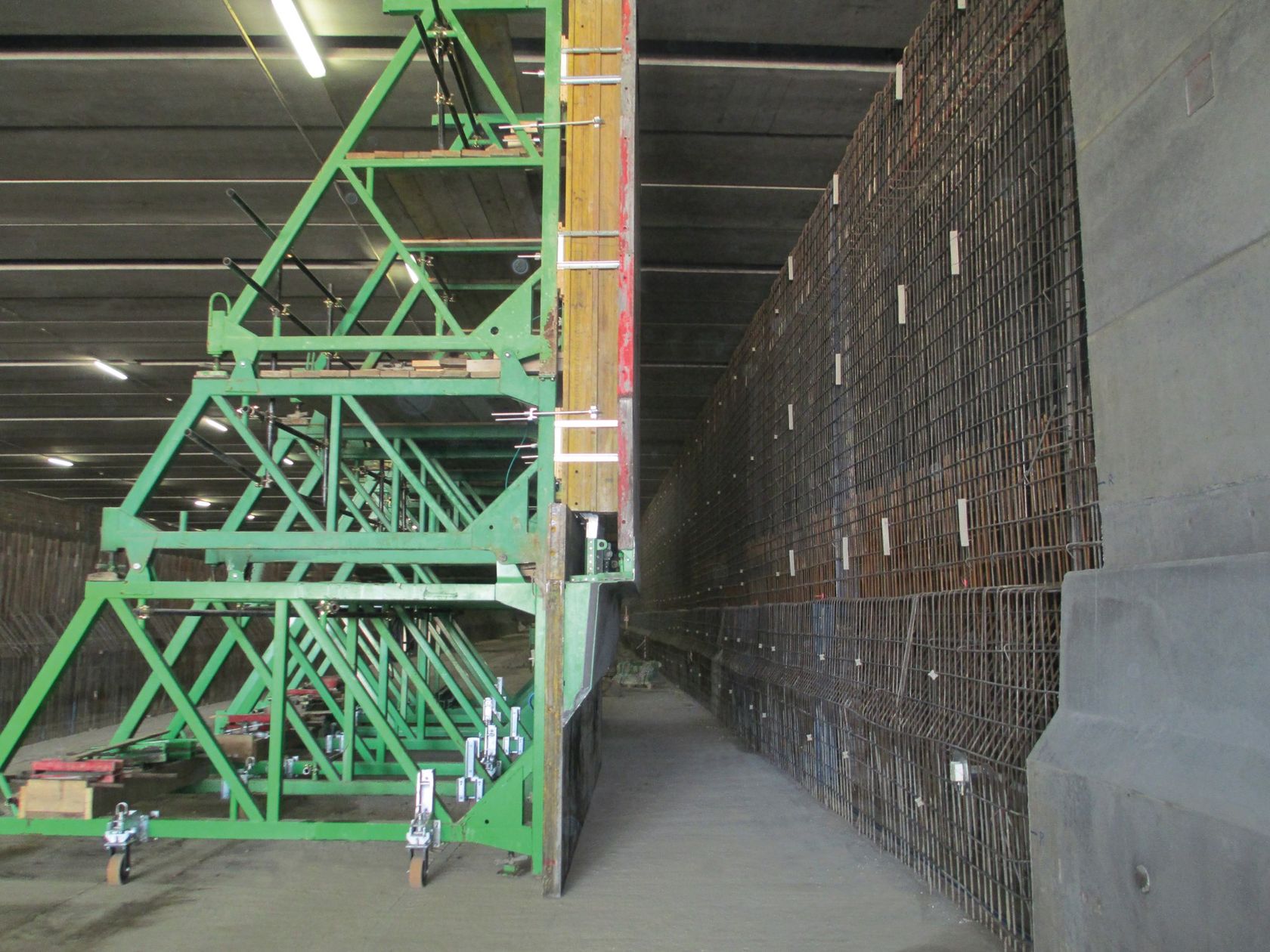 Formwork and formwork system for concrete SINGLE-SIDE WALL SYSTEM HEAVY ...