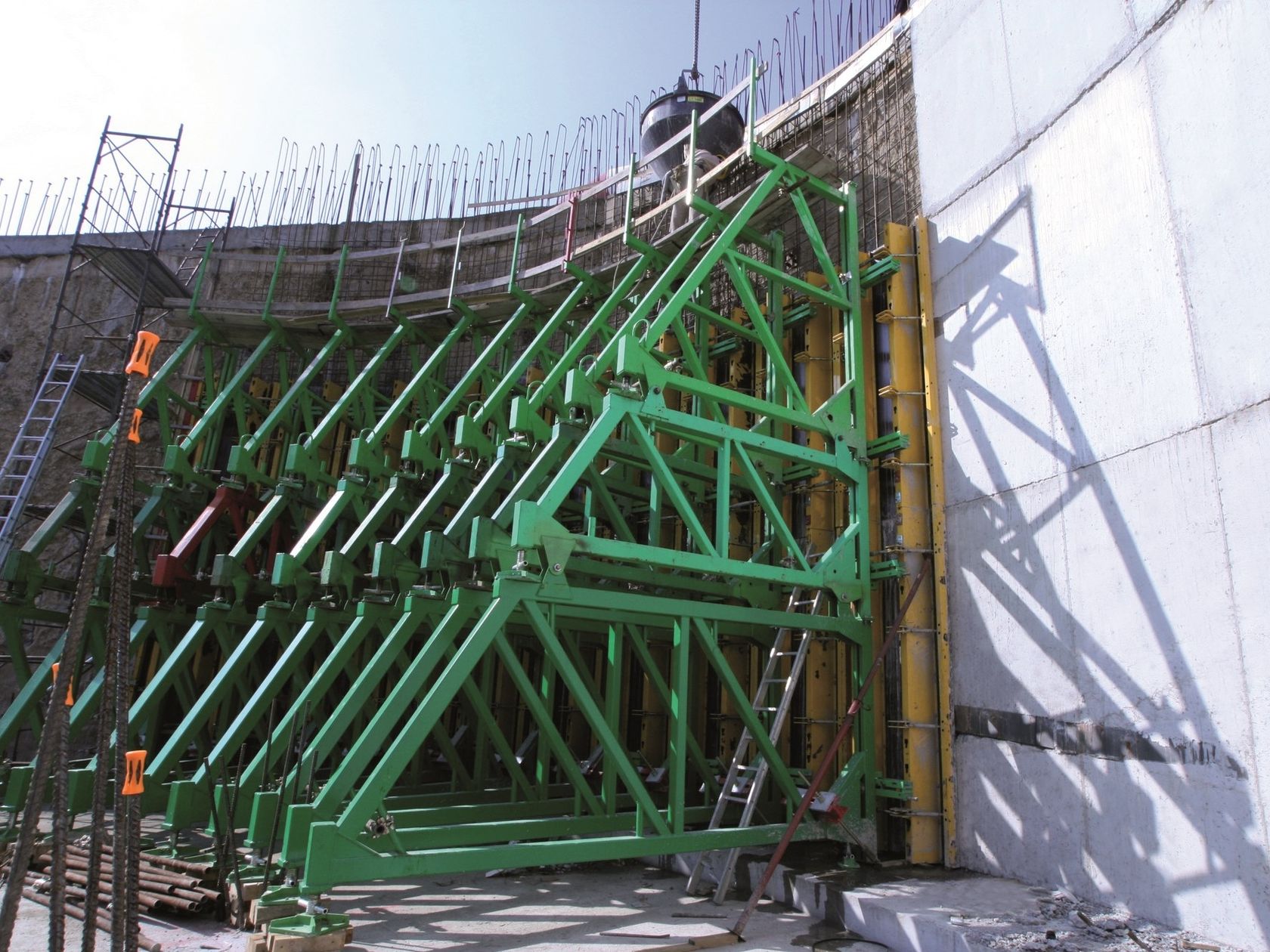 Formwork and formwork system for concrete SINGLE-SIDE WALL SYSTEM HEAVY ...
