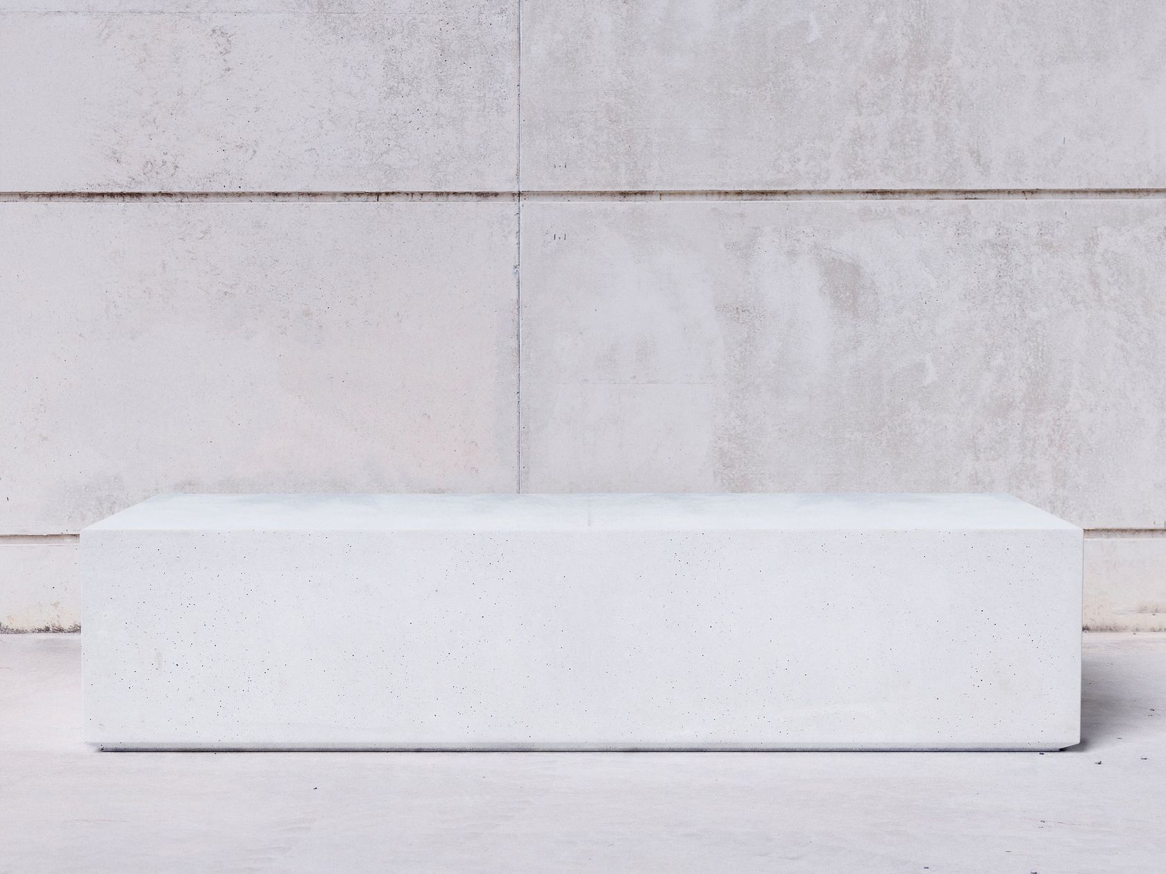 BOX TO BOX Modular backless concrete bench By SIT