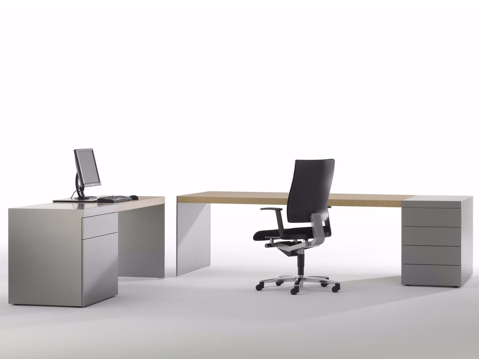 SIZE | Office desk with drawers By RENZ design Jehs+Laub