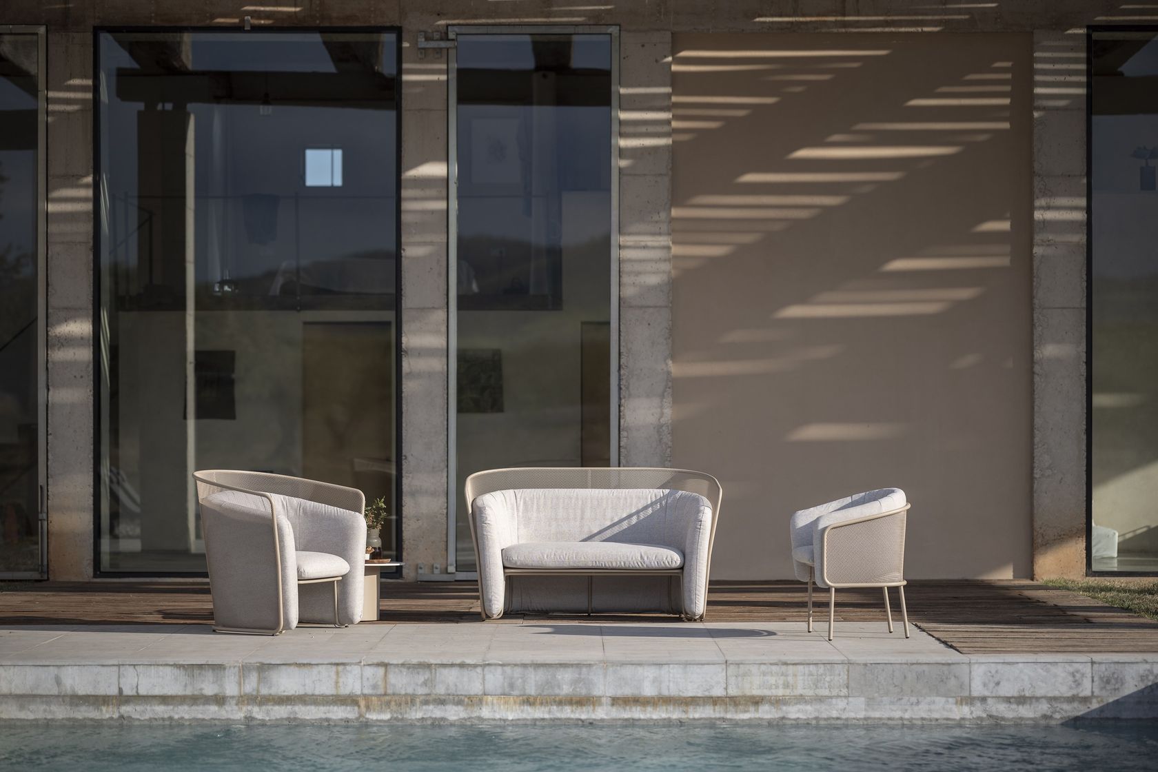 SLIDE | Chair with armrests By Todus design Lucie Koldova