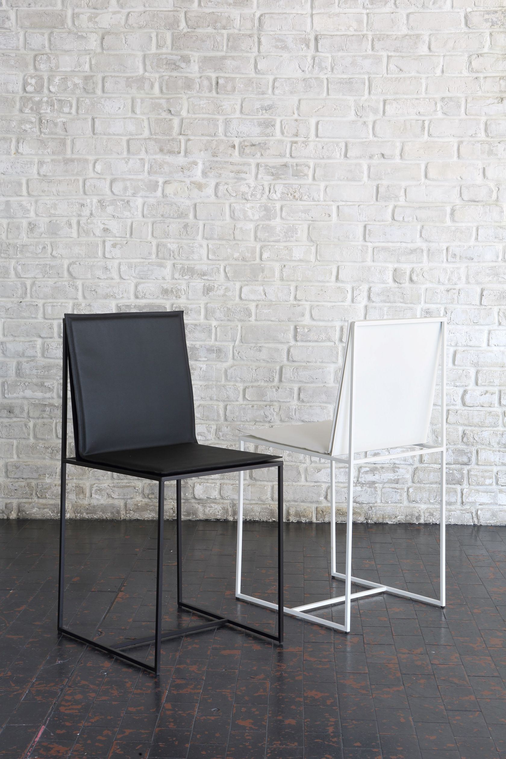 SLIM SISSI Chaise en métal enduit By Zeus | design Maurizio Peregalli