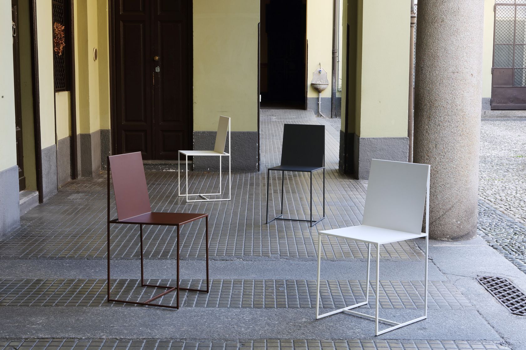 SLIM SISSI Chaise en métal enduit By Zeus | design Maurizio Peregalli