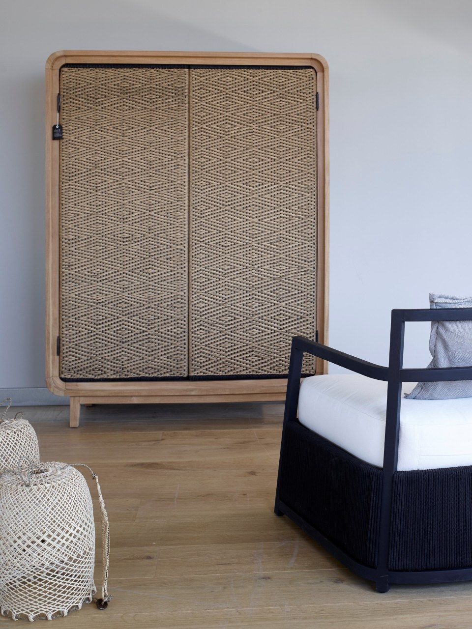 SLIM | Wardrobe By mary& design Gian Paolo Venier