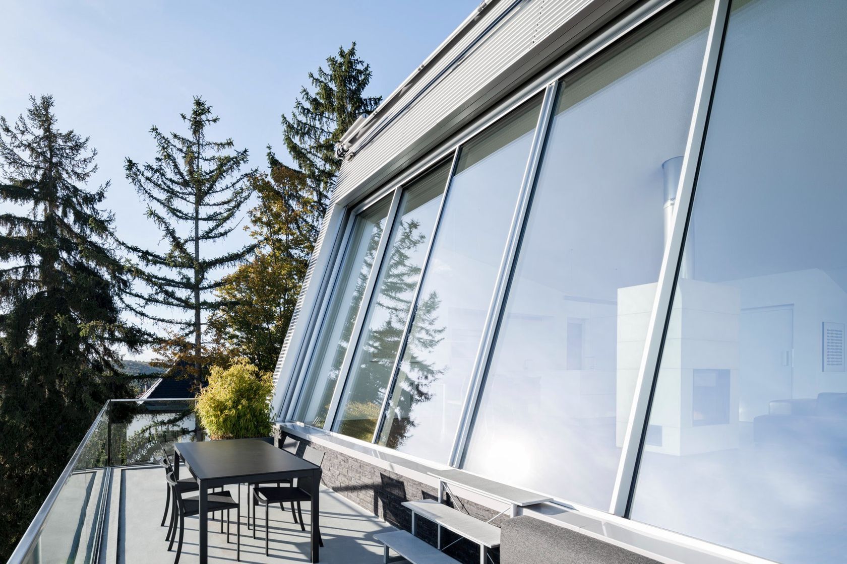 With concealed fittings sliding window SLOPE By Sky-Frame