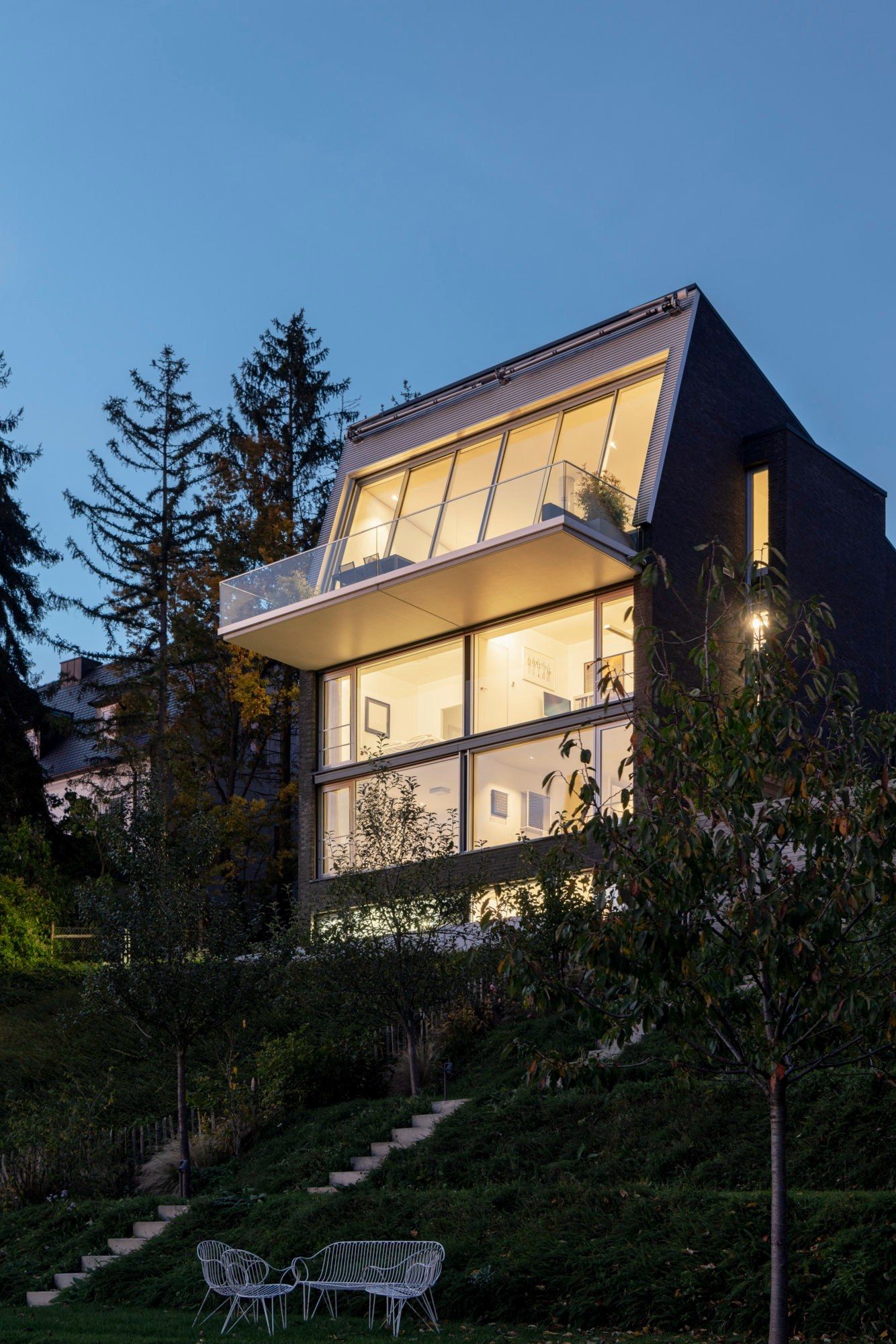 With concealed fittings sliding window SLOPE By Sky-Frame