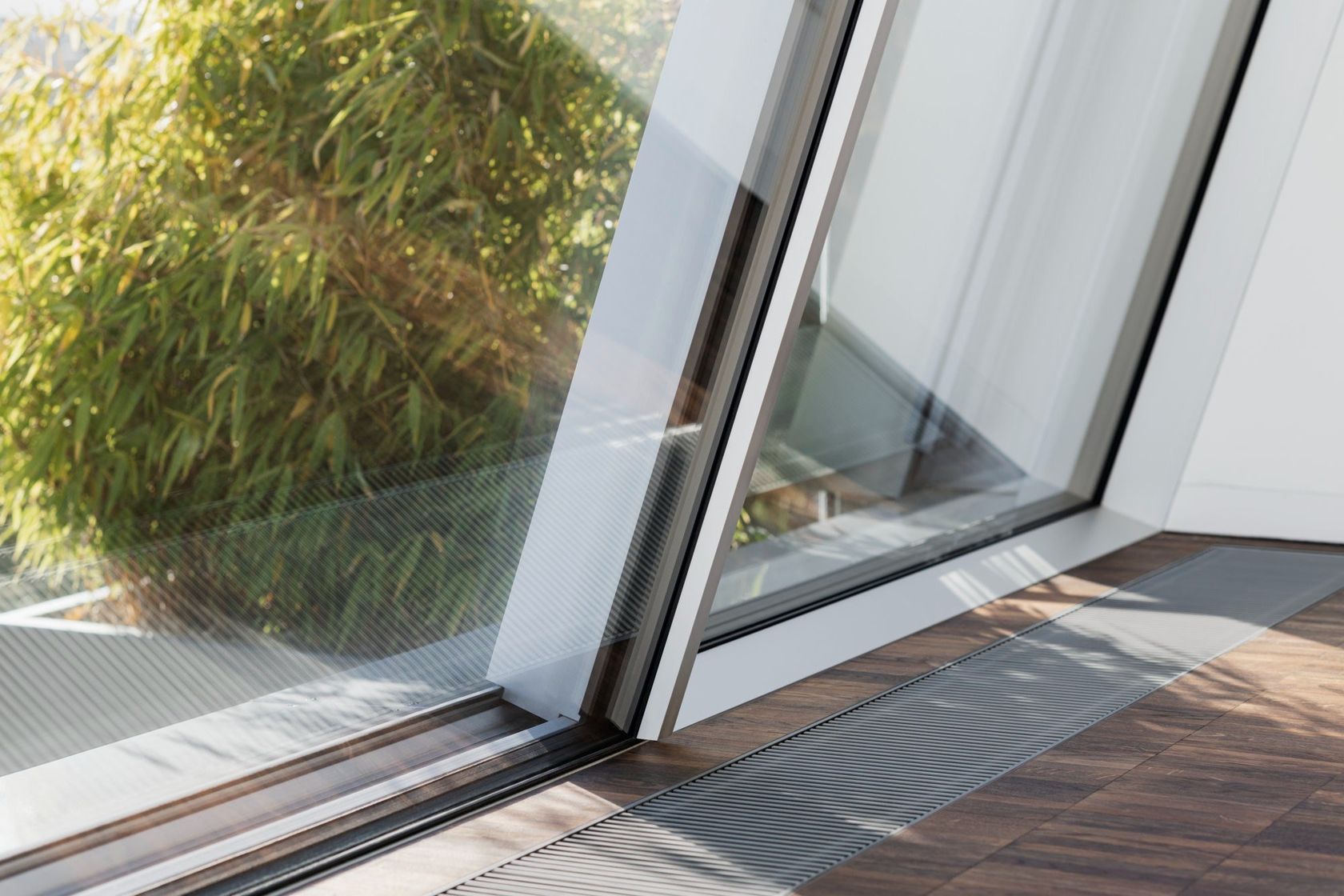 With concealed fittings sliding window SLOPE By Sky-Frame