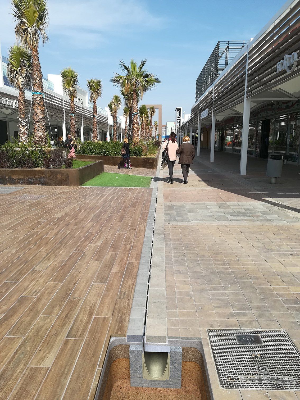 SLOT GRATING Drainage channel and part By ULMA Architectural Solutions