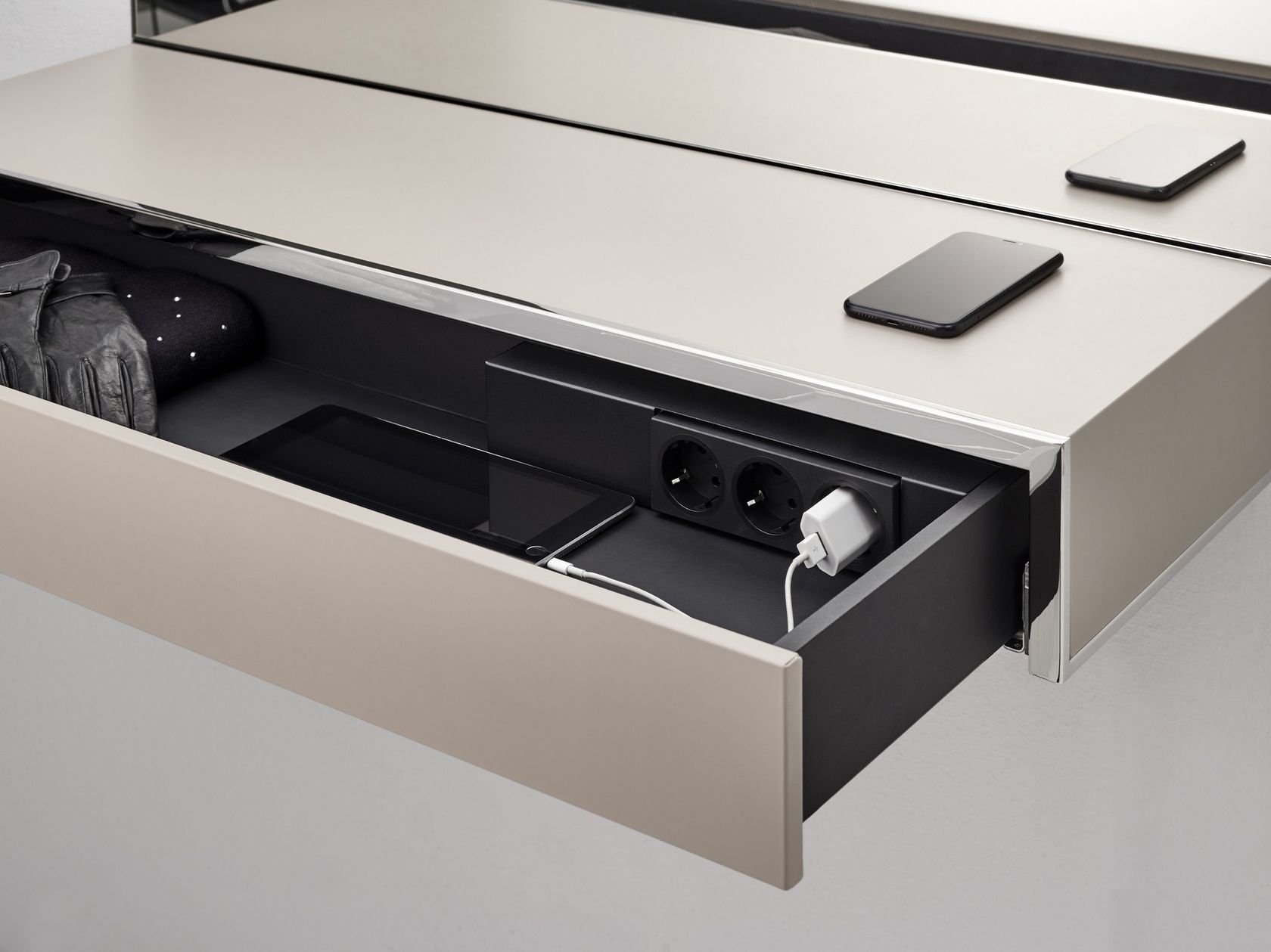 SMART | Consolle sospesa By YOMEI design André Schelbach