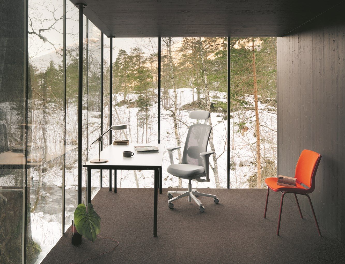 SOFI MESH Fabric office chair with 5-Spoke base with headrest By HÅG
