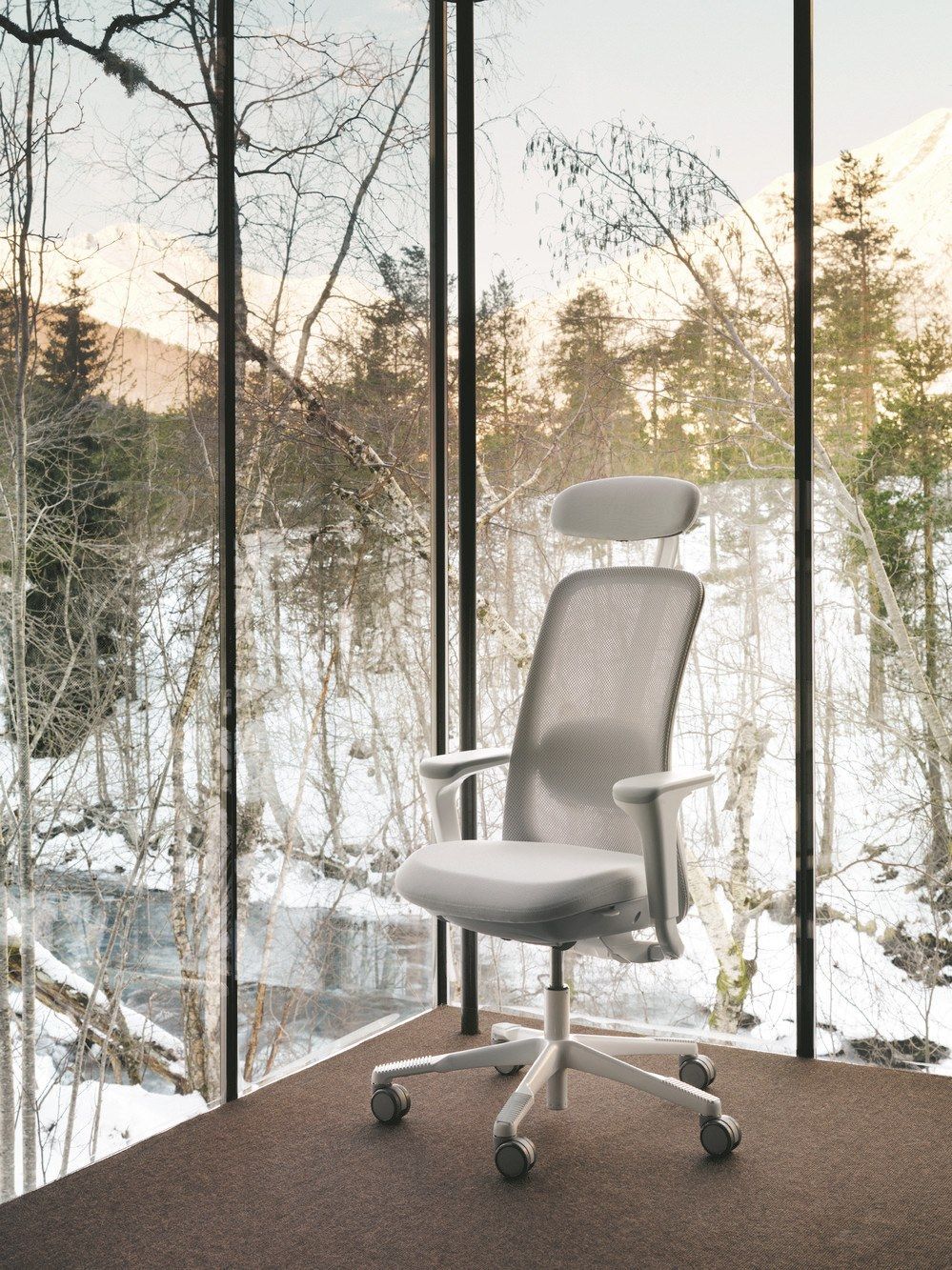SOFI MESH Fabric office chair with 5-Spoke base with headrest By HÅG