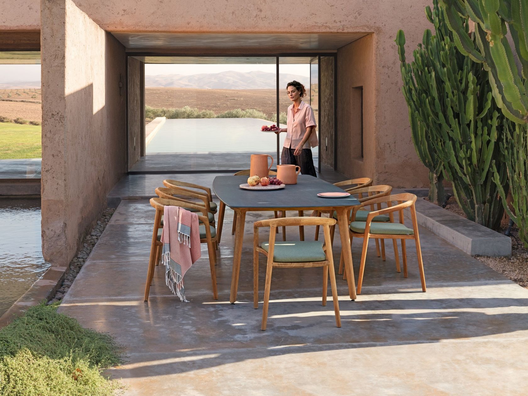 SOLID | Chair By MANUTTI design Lionel Doyen