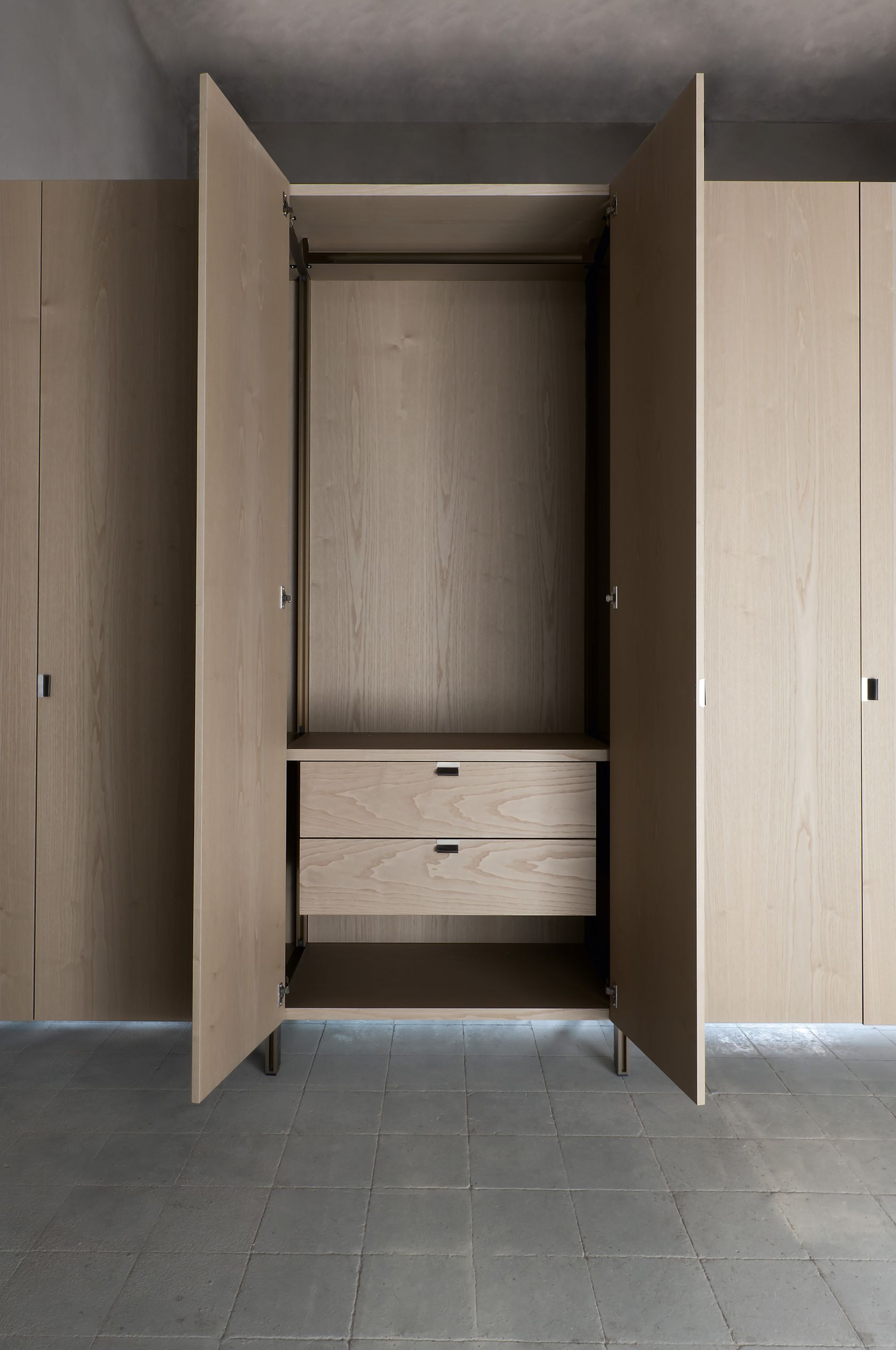 SOLO | Walk-in wardrobe By ALBED by Delmonte