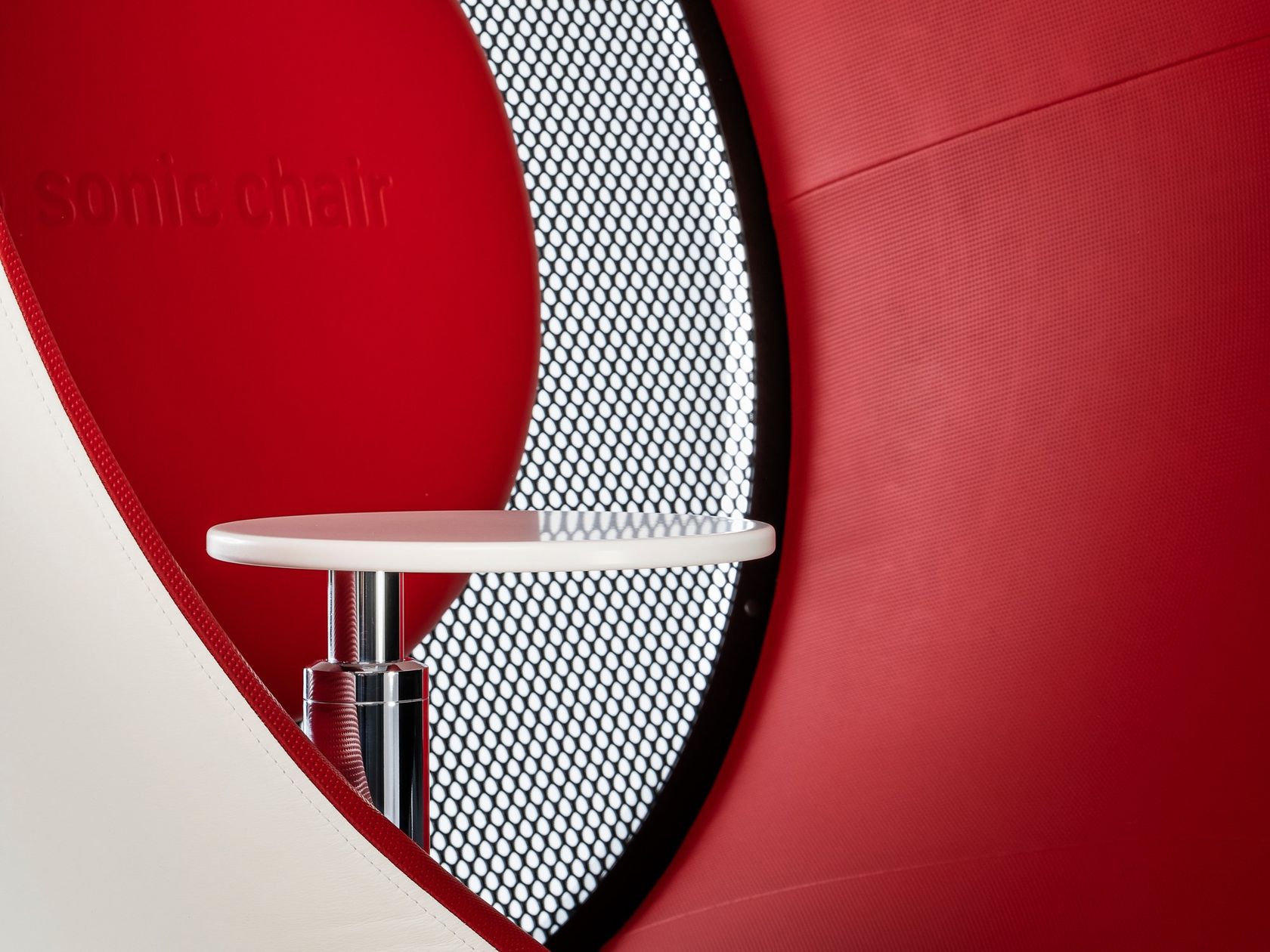 SONIC CHAIR - FIRST CLASS Acoustic armchair with round table By Sonic ...