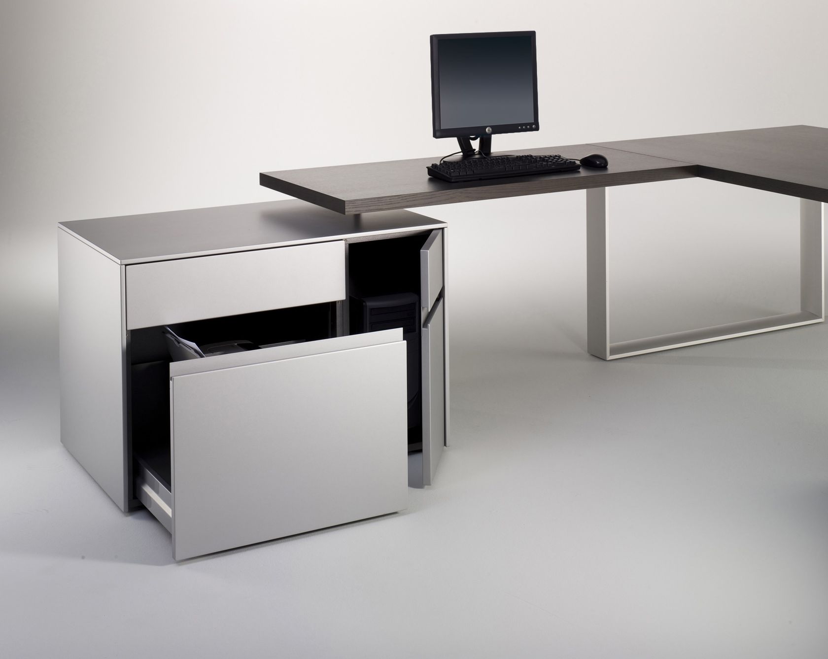 SONO Rectangular wooden executive desk By RENZ | design Justus Kolberg