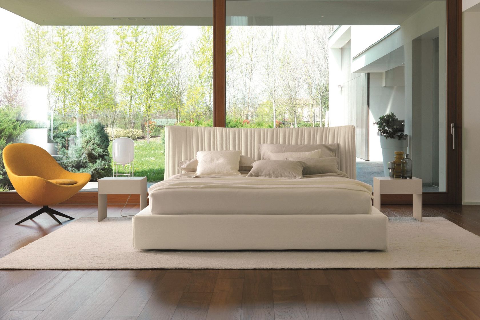 SOOR Armchair with 4-spoke base By Désirée divani | design Jai Jalan