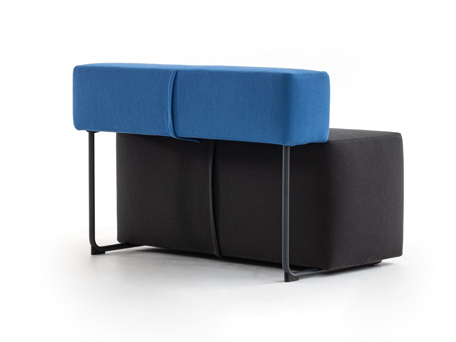 SQUARE | Sofá pequeño By Moroso diseño Jonathan Olivares