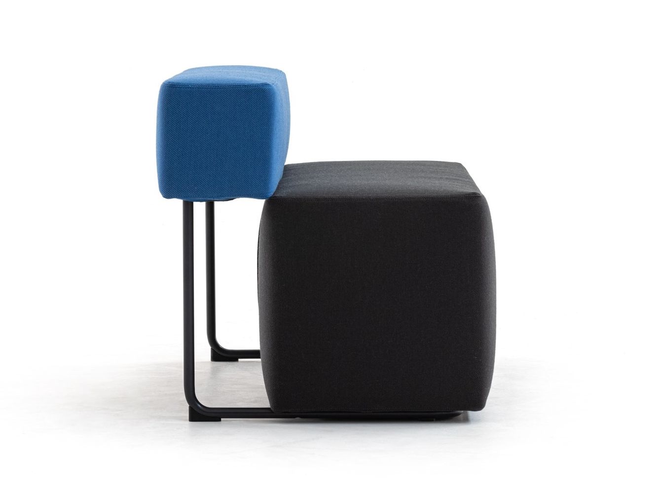 SQUARE | Sofá pequeño By Moroso diseño Jonathan Olivares
