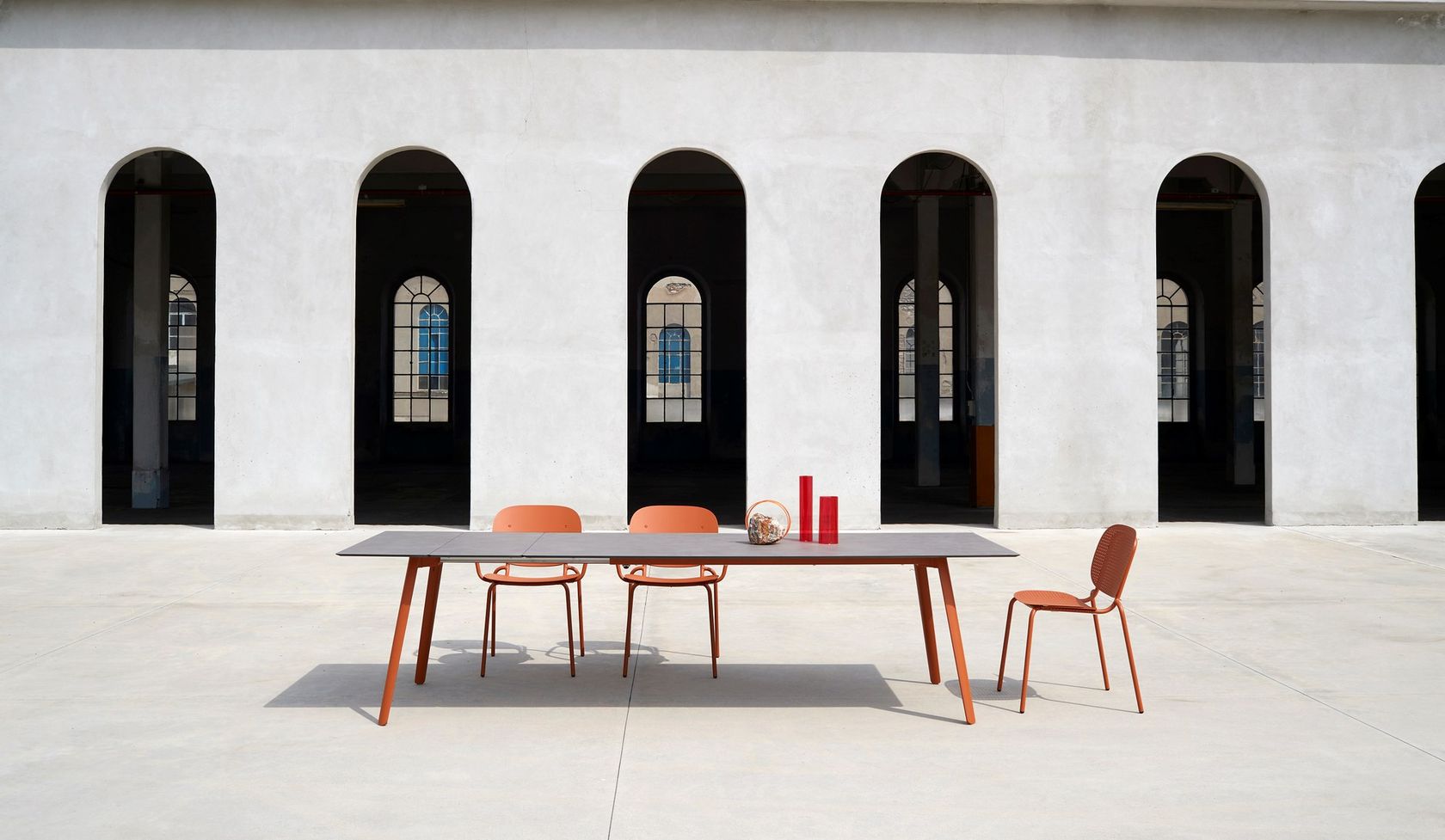 SQUID Extending rectangular die cast aluminium table By SCAB DESIGN | design Radice & Orlandini