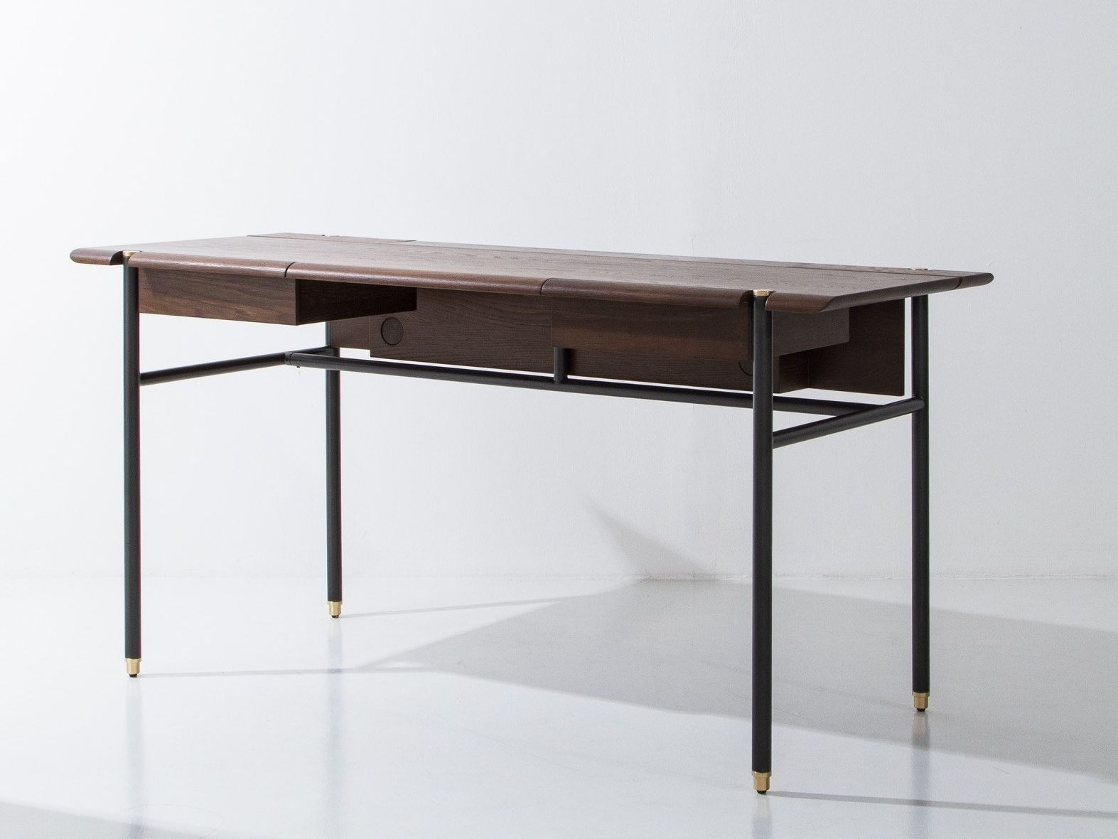 STACKING | Writing desk By District Eight