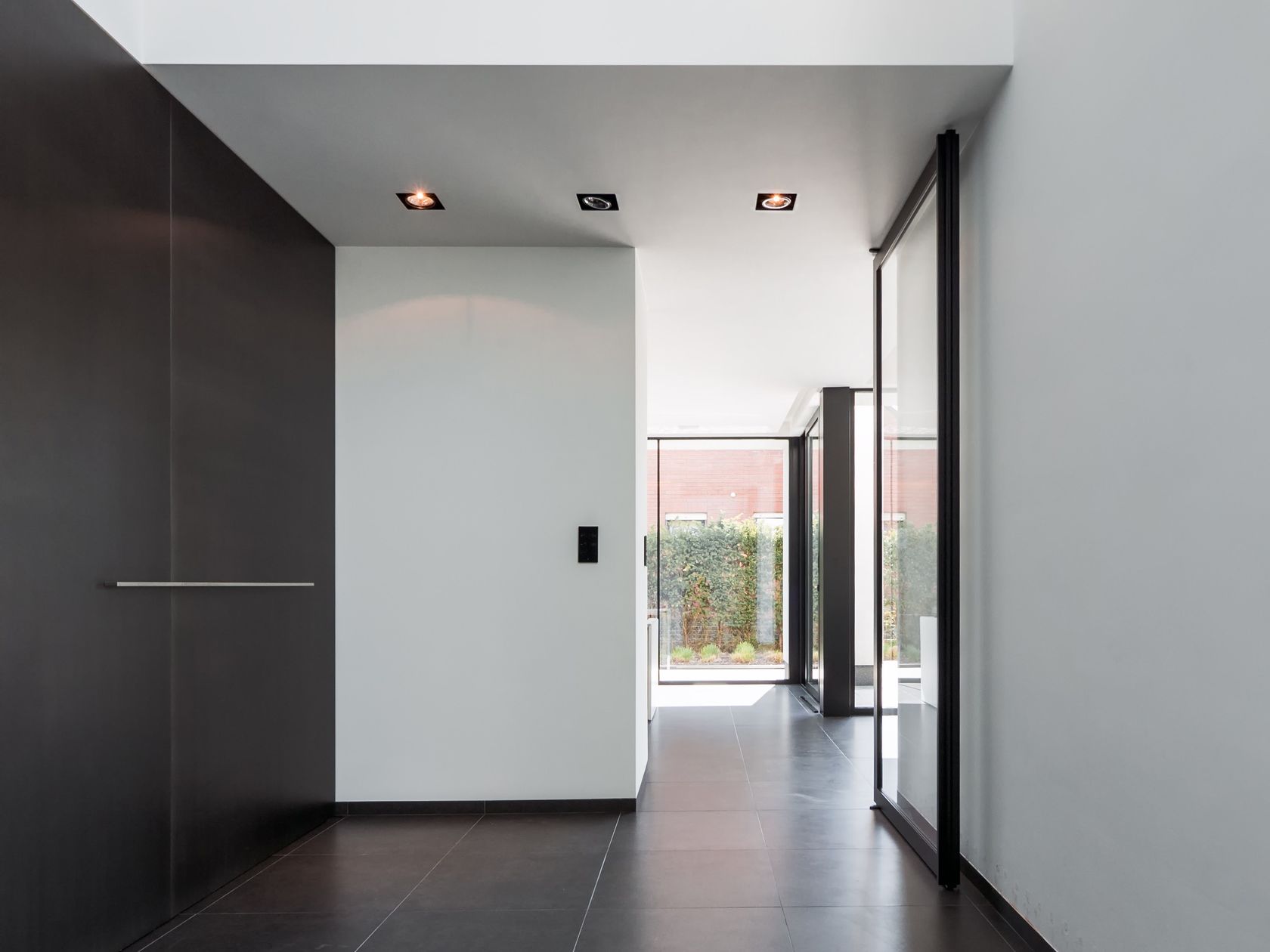 STEALTH PIVOT NL Self-closing pivot hinge system By Portapivot