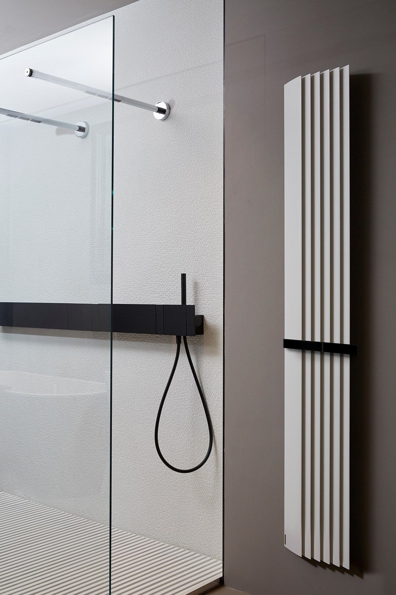 STEP-BY-STEP Dual energy extruded aluminium decorative radiator By ...