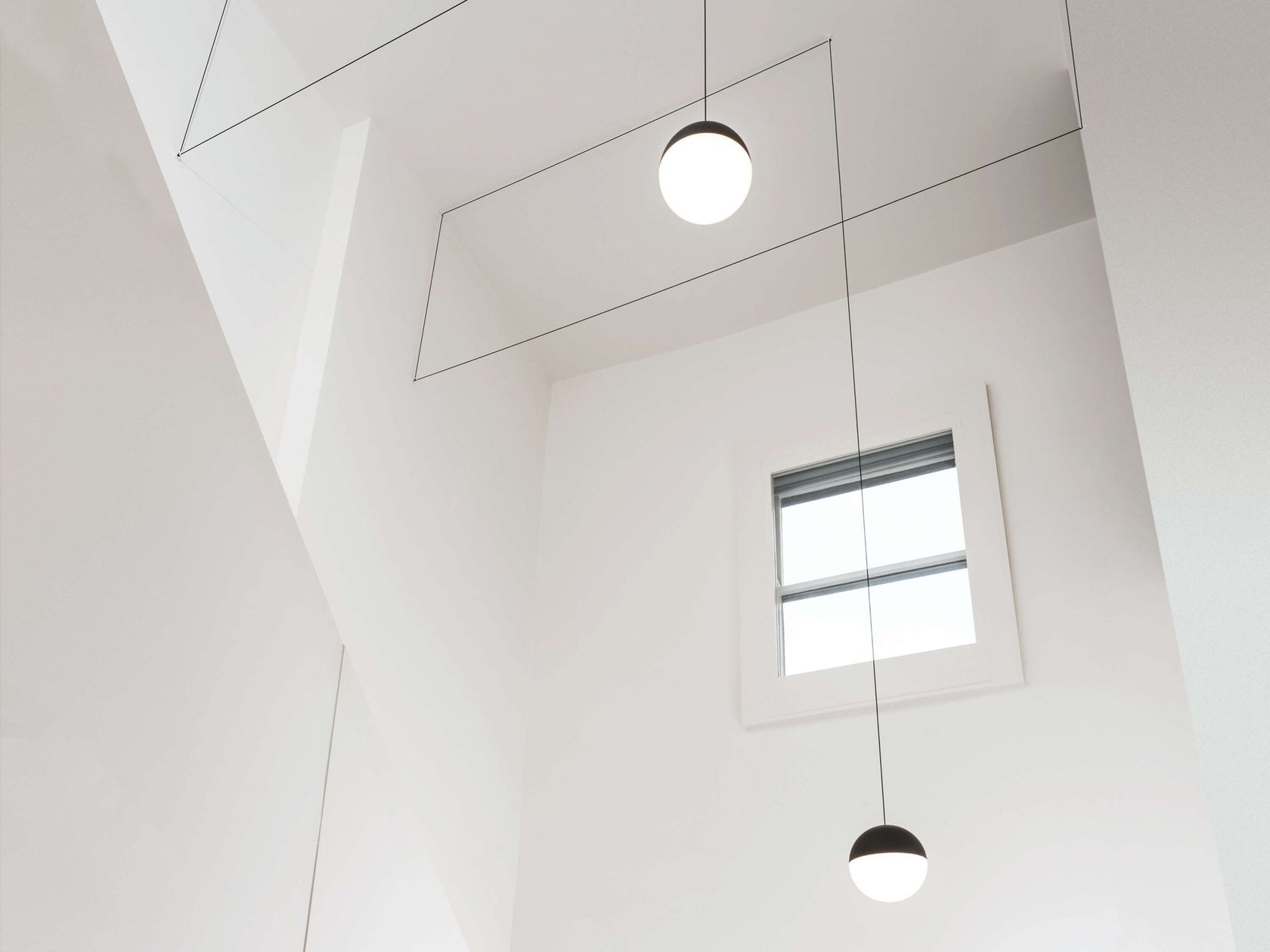 STRING LIGHT - TÊTE SPHÉRIQUE Suspension By Flos | design Michael ...