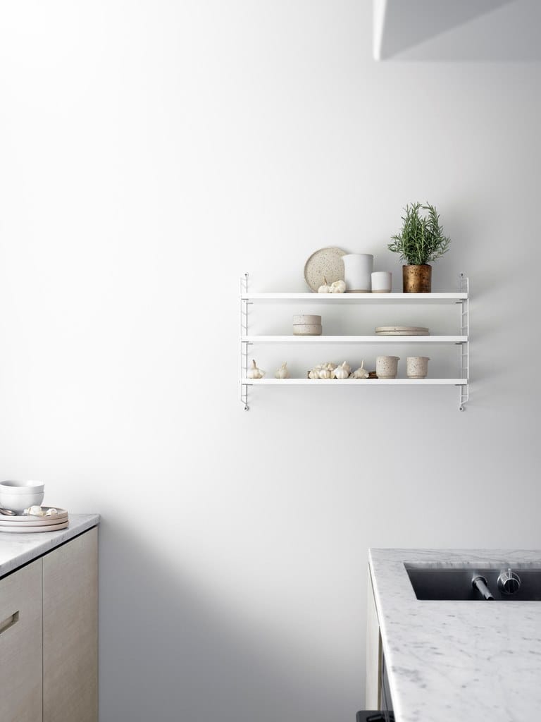 STRING® SYSTEM SHELVES estante By String Furniture diseño Nils Strinning