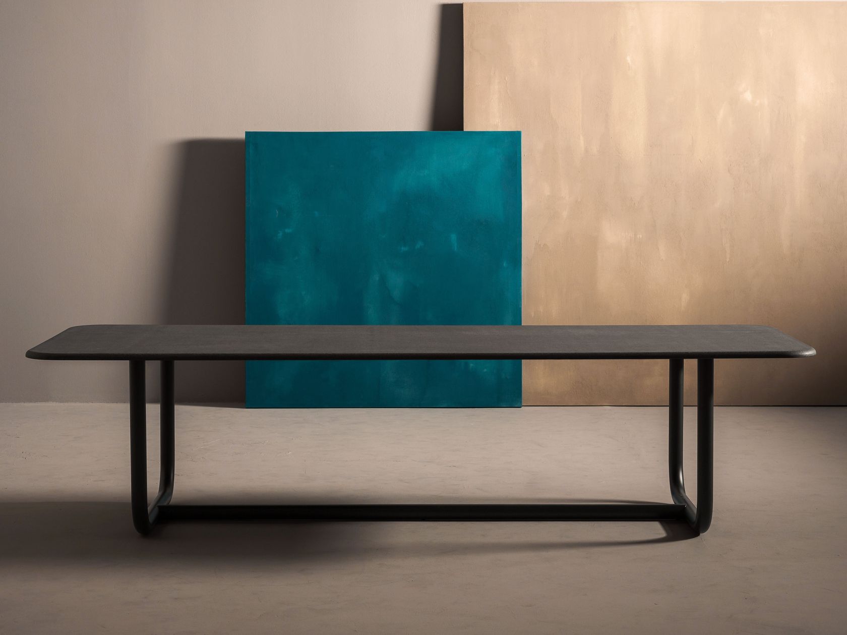 STRONG | Table By Desalto design Eugeni Quitllet